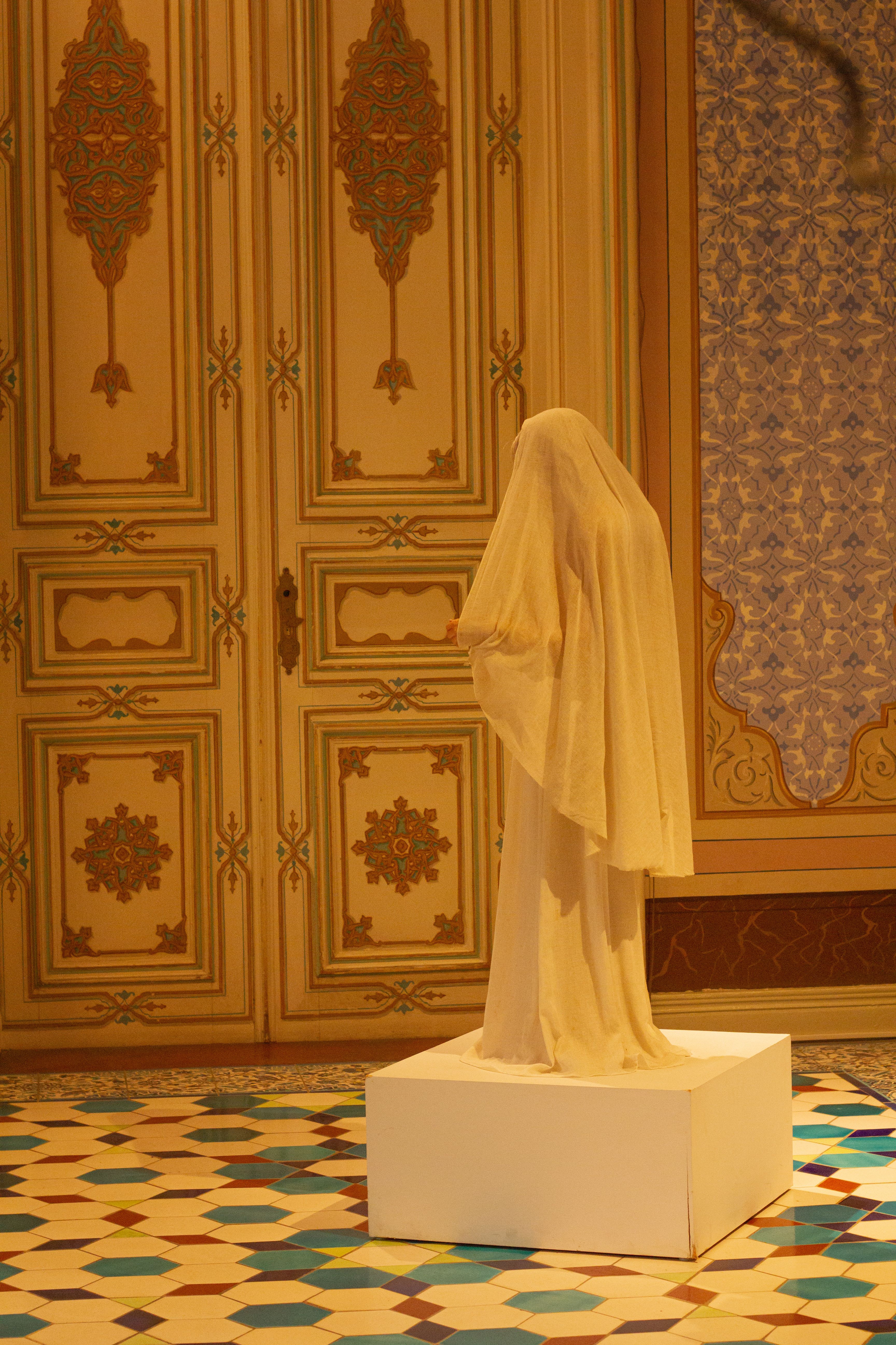 Sculpture of Woman Dressed in White in Church · Free Stock Photo