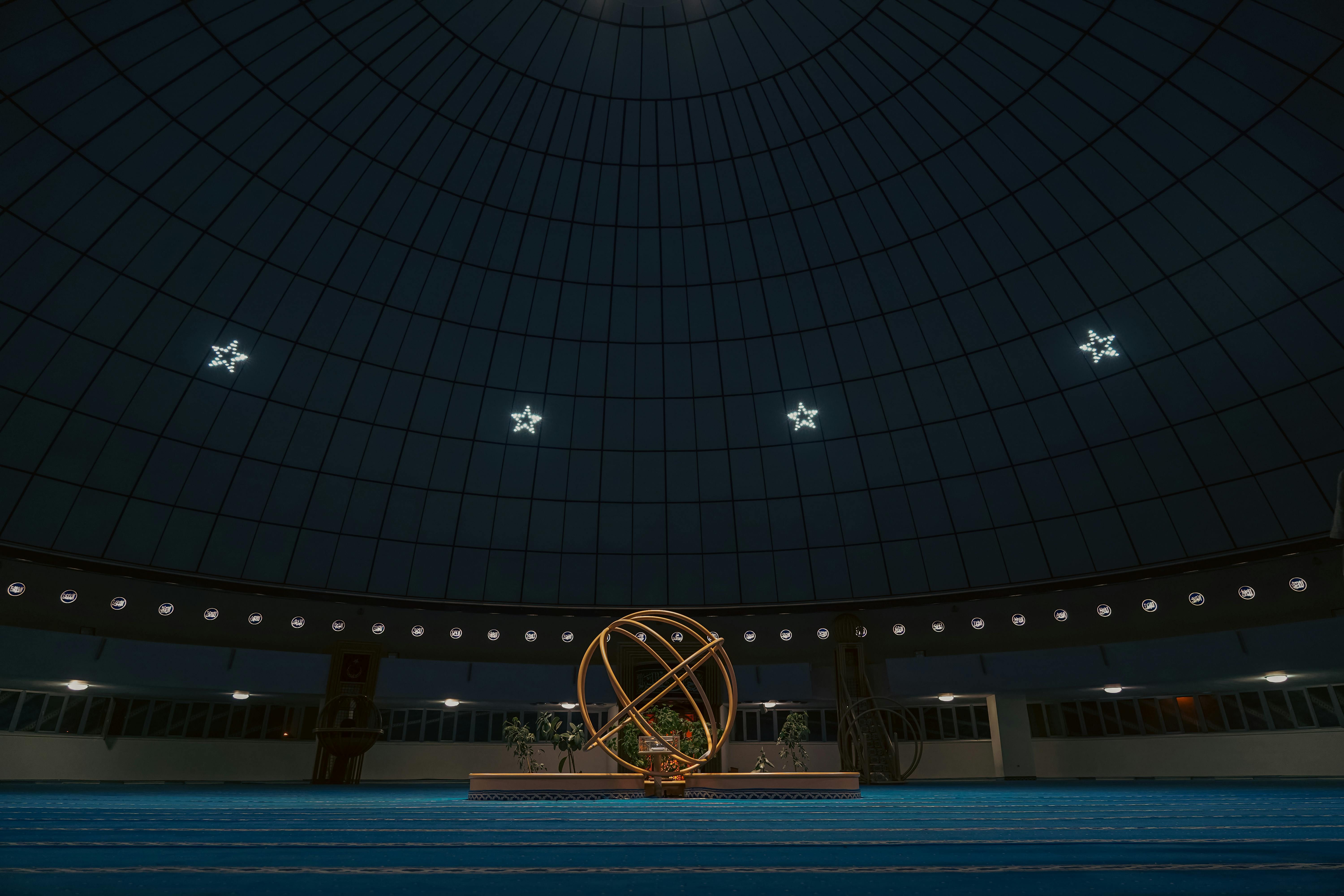 Sculpture in a Planetarium · Free Stock Photo