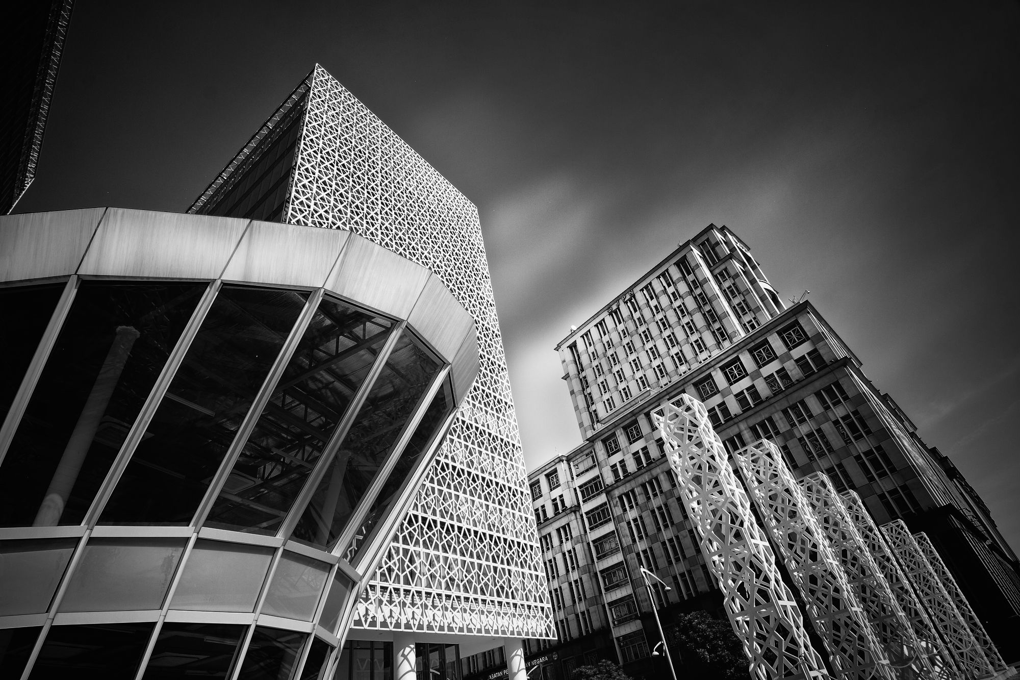 Worm's Eye View Buildings · Free Stock Photo