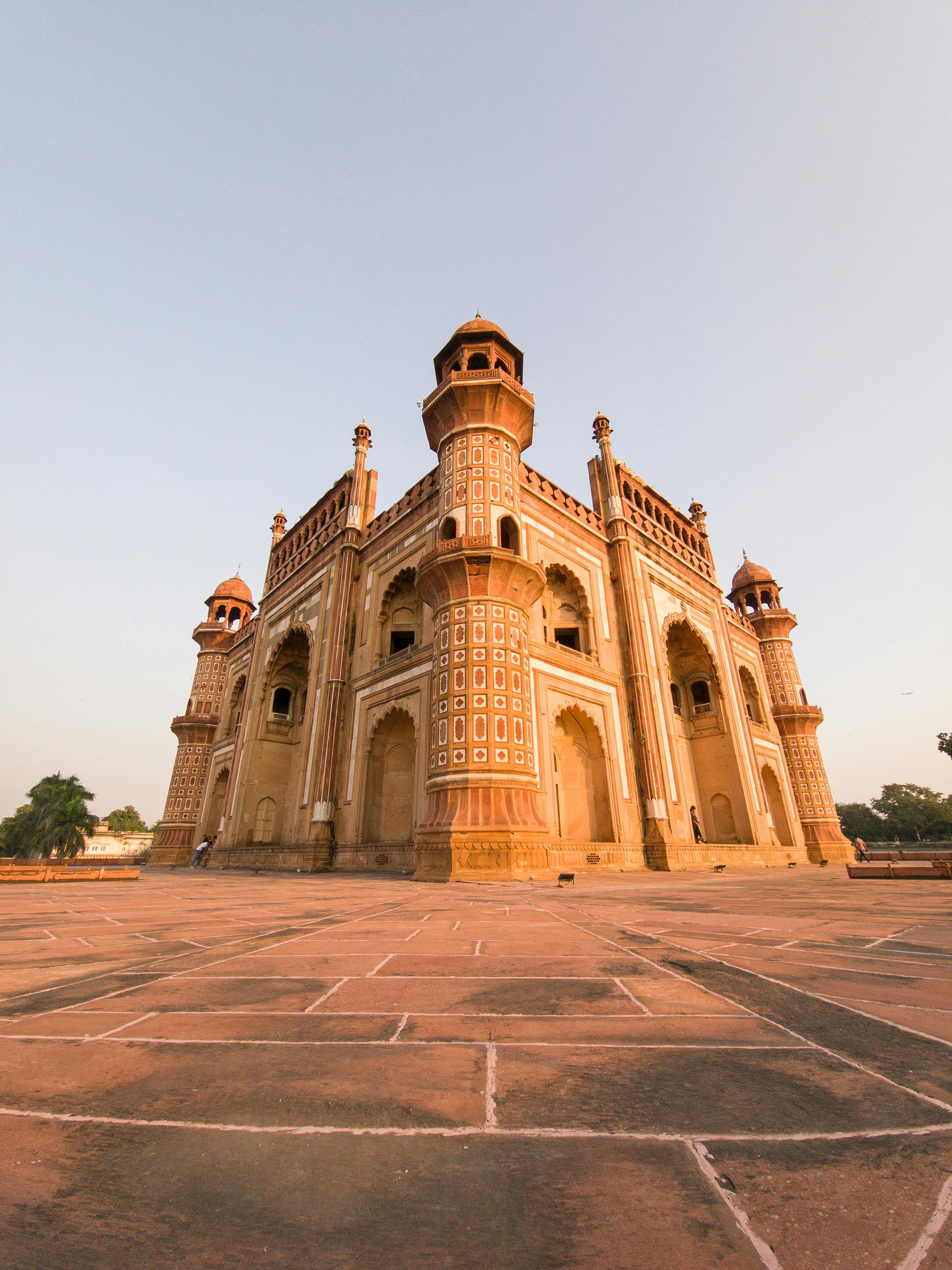 White Concrete Building · Free Stock Photo