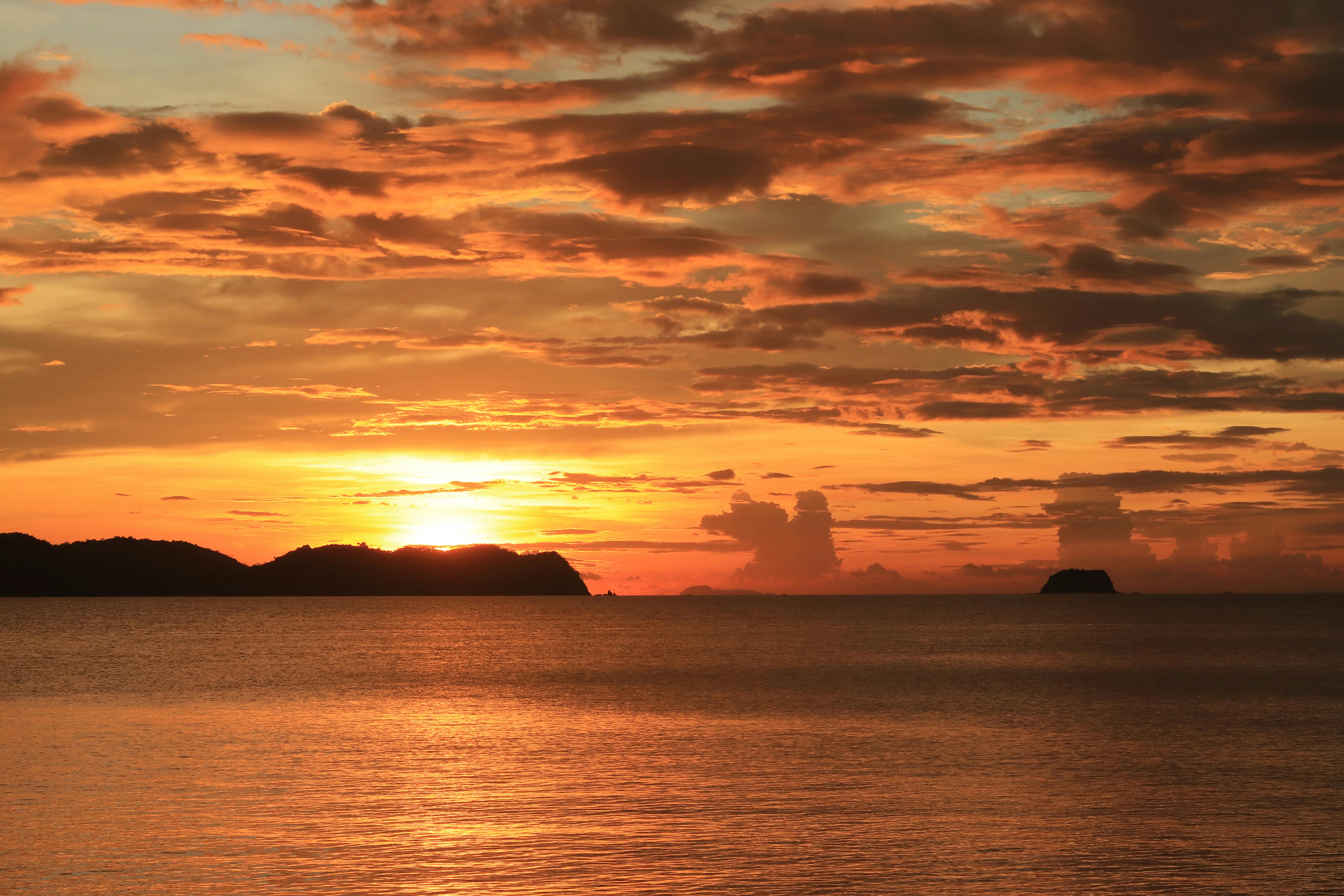 Ocean during Sunset · Free Stock Photo
