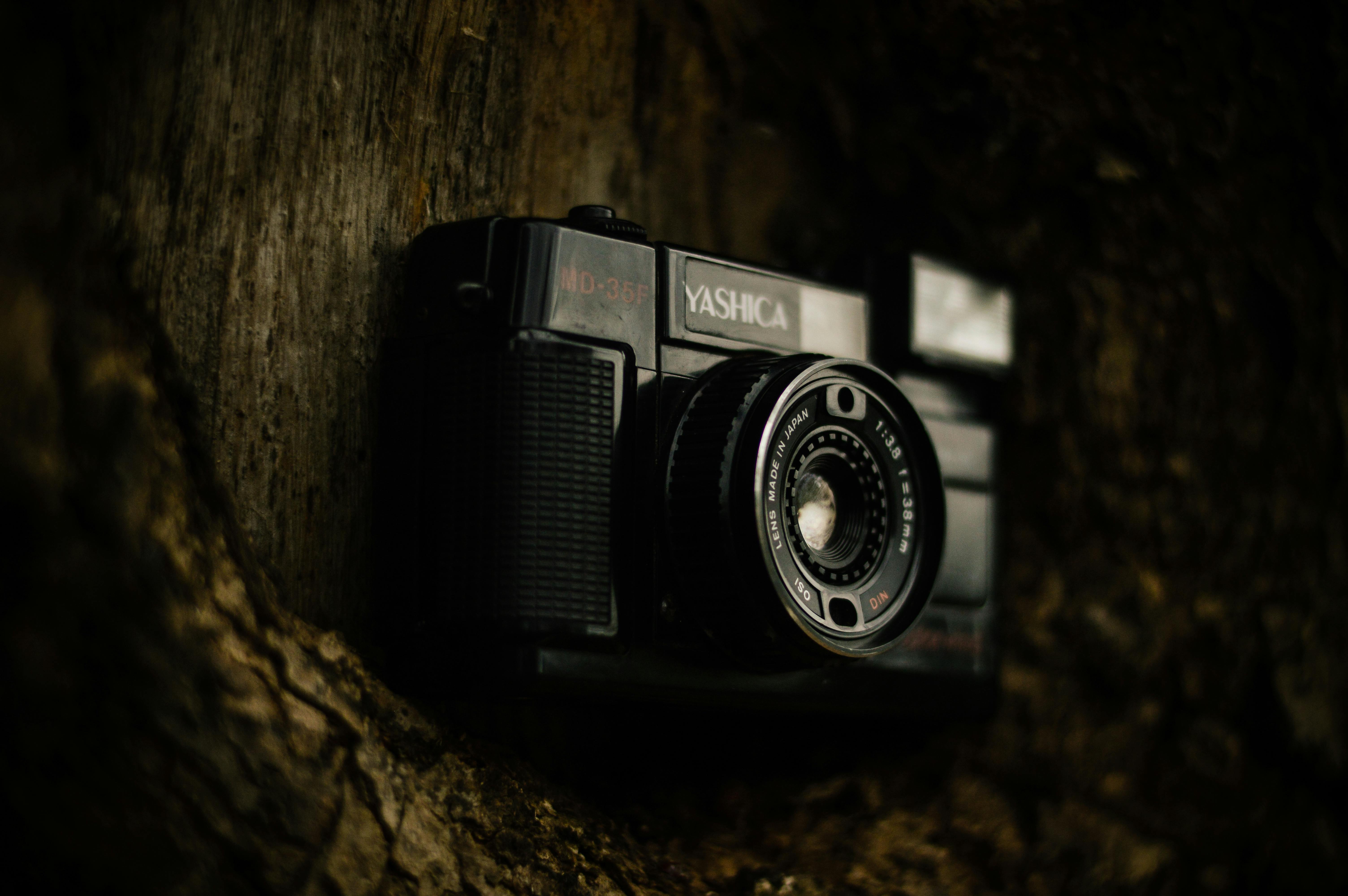 Old camera & watch · Free Stock Photo