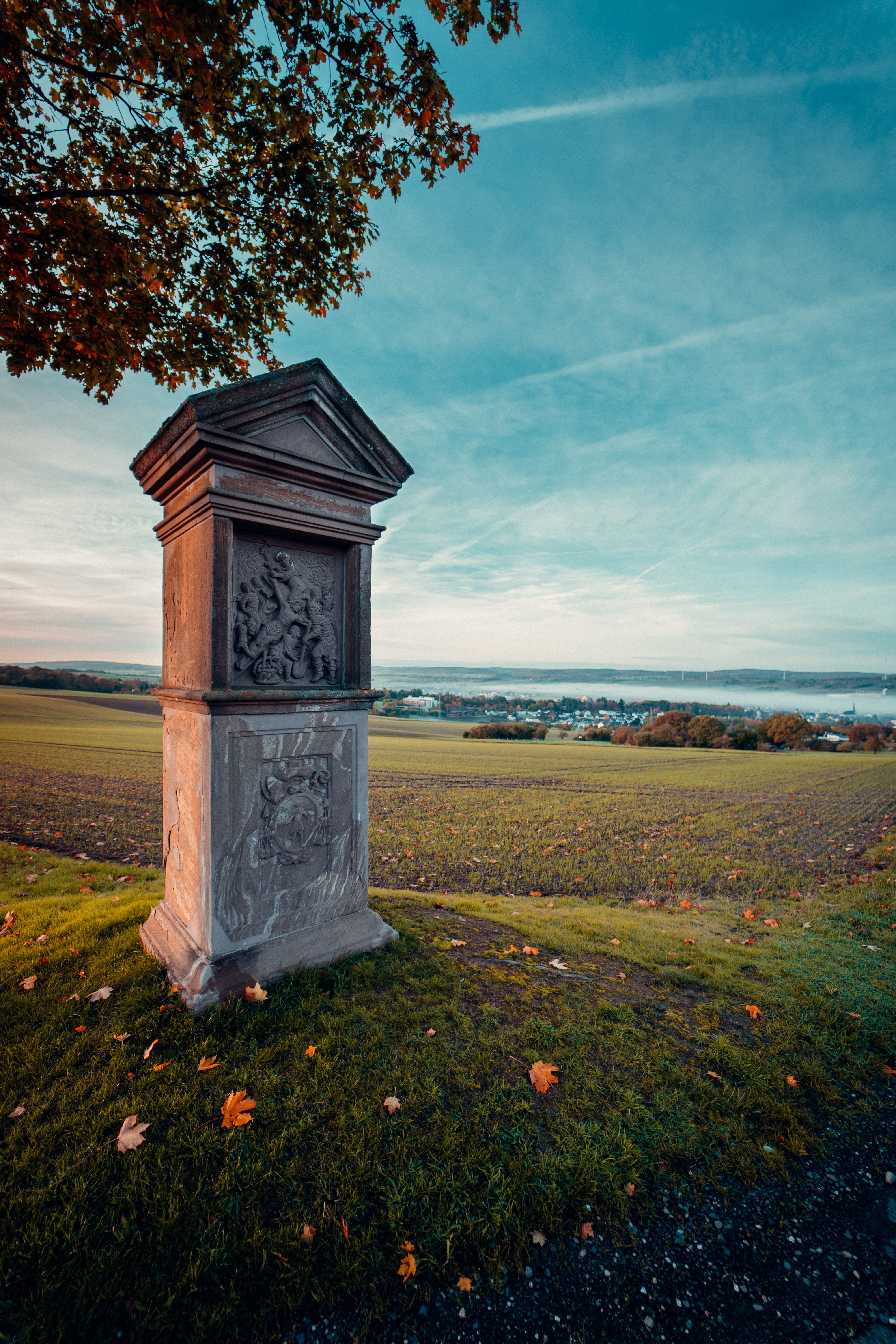 Monument on Field · Free Stock Photo