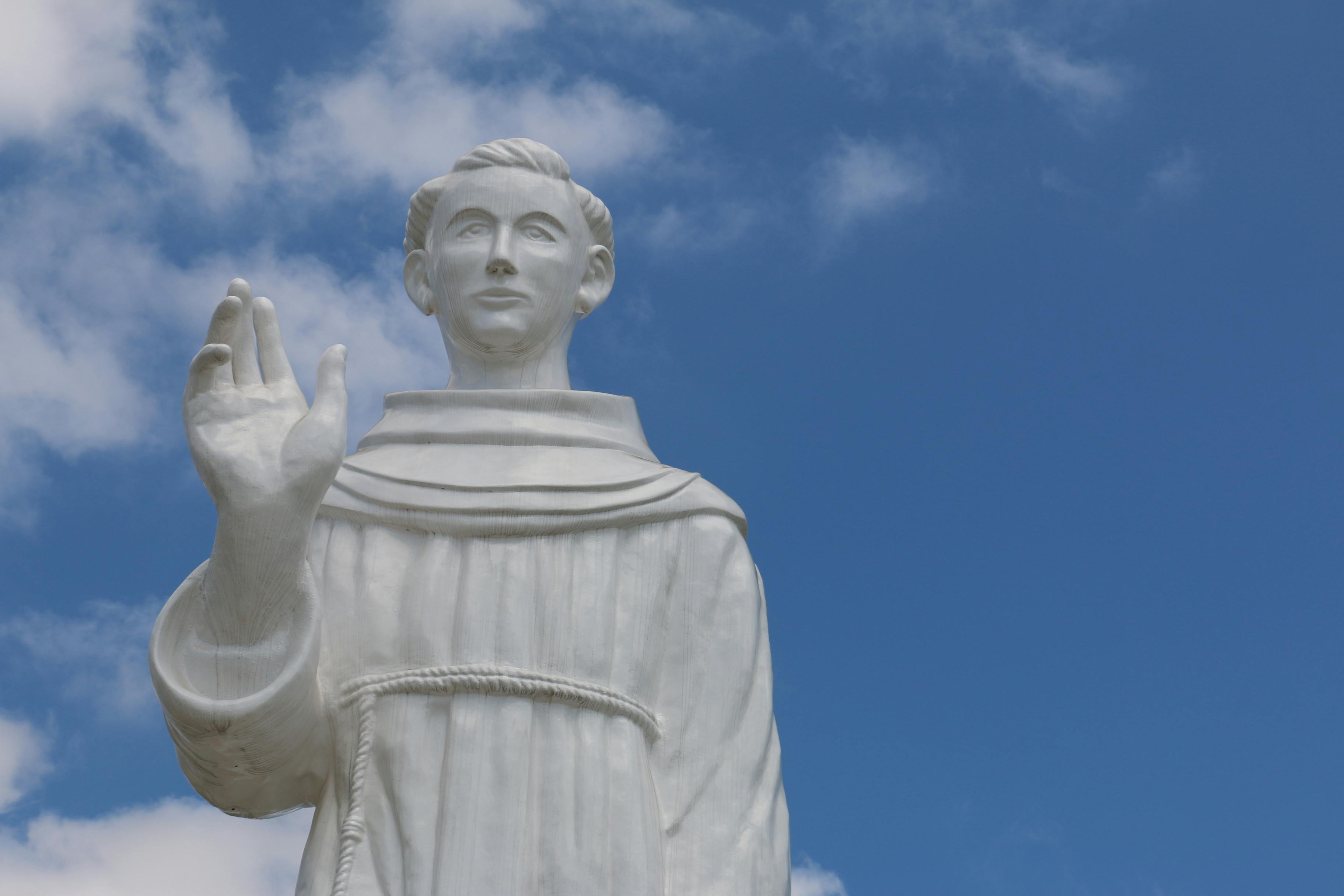 Human Themed Statue · Free Stock Photo