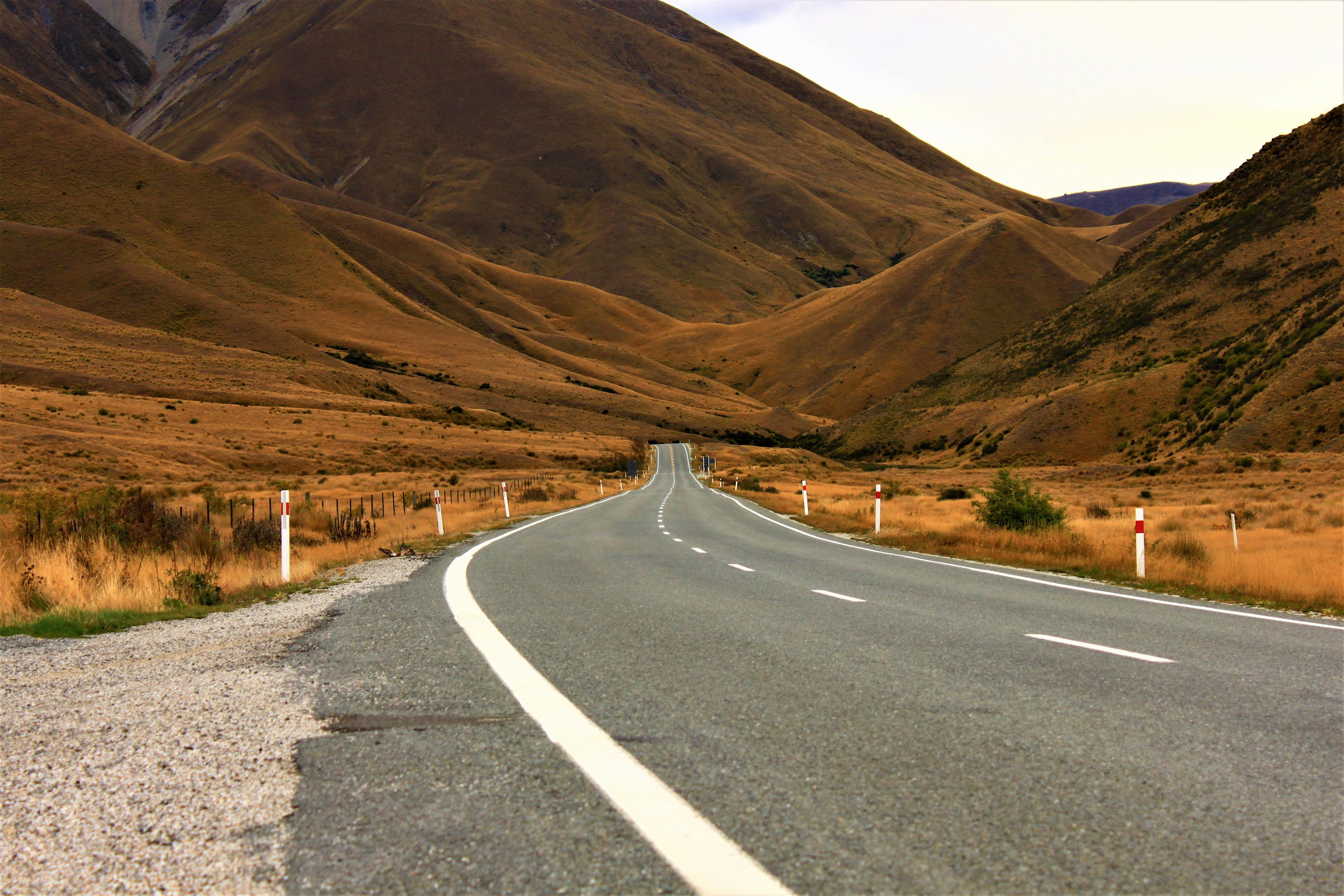 Road in Hills · Free Stock Photo