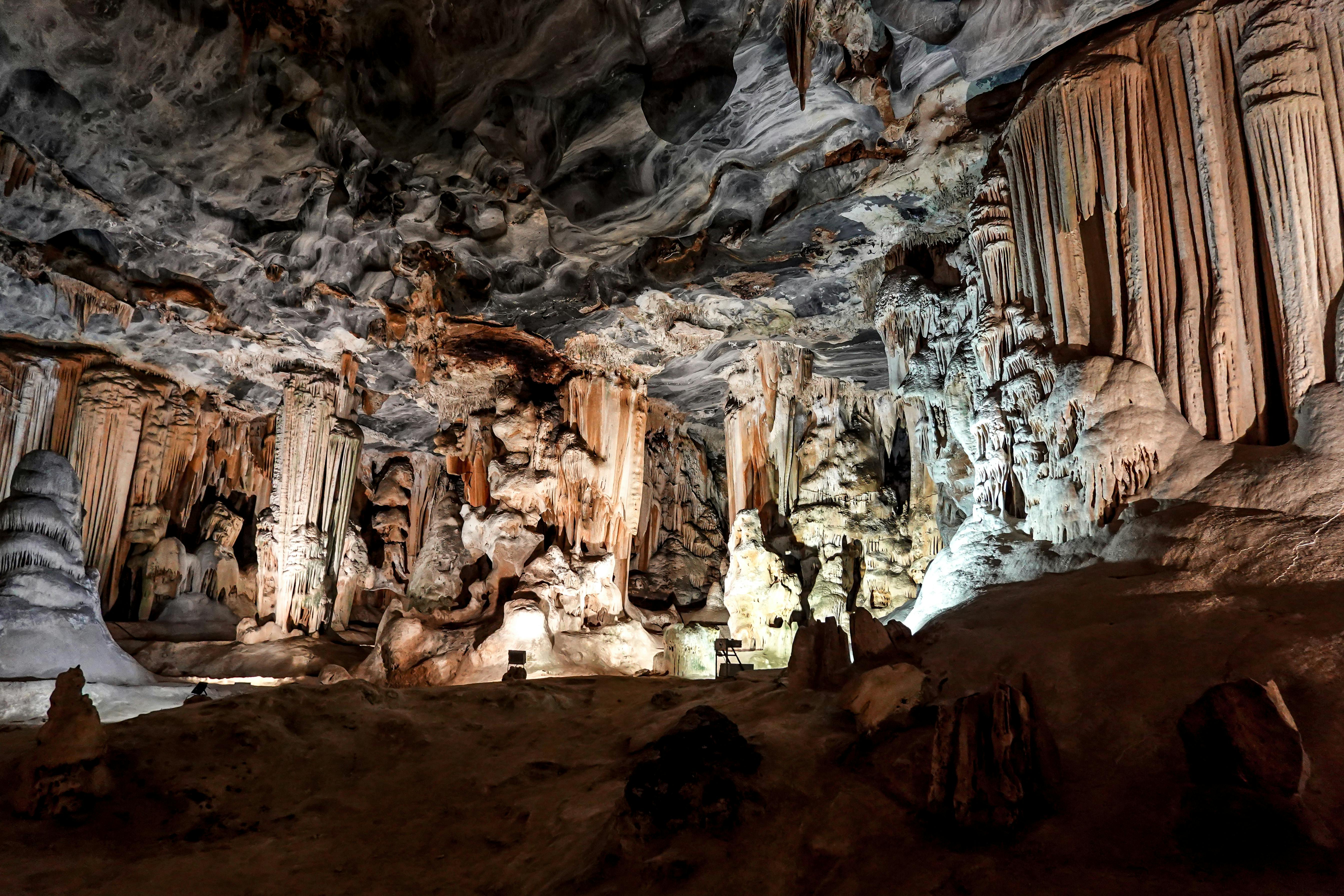 Wide Angle View of a Cango Cave · Free Stock Photo