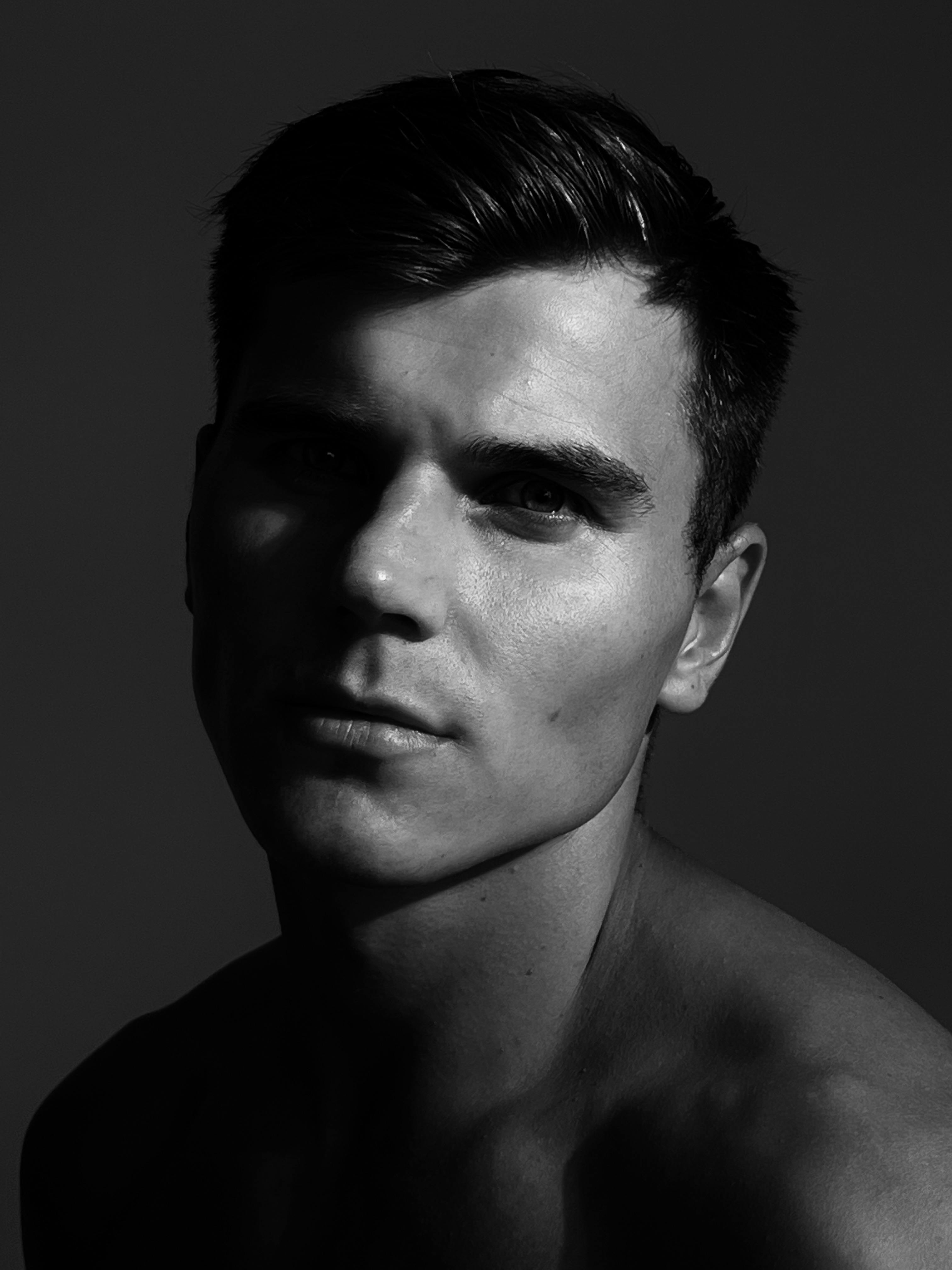 Grayscale Photography of a Man Looking at the Camera · Free Stock Photo