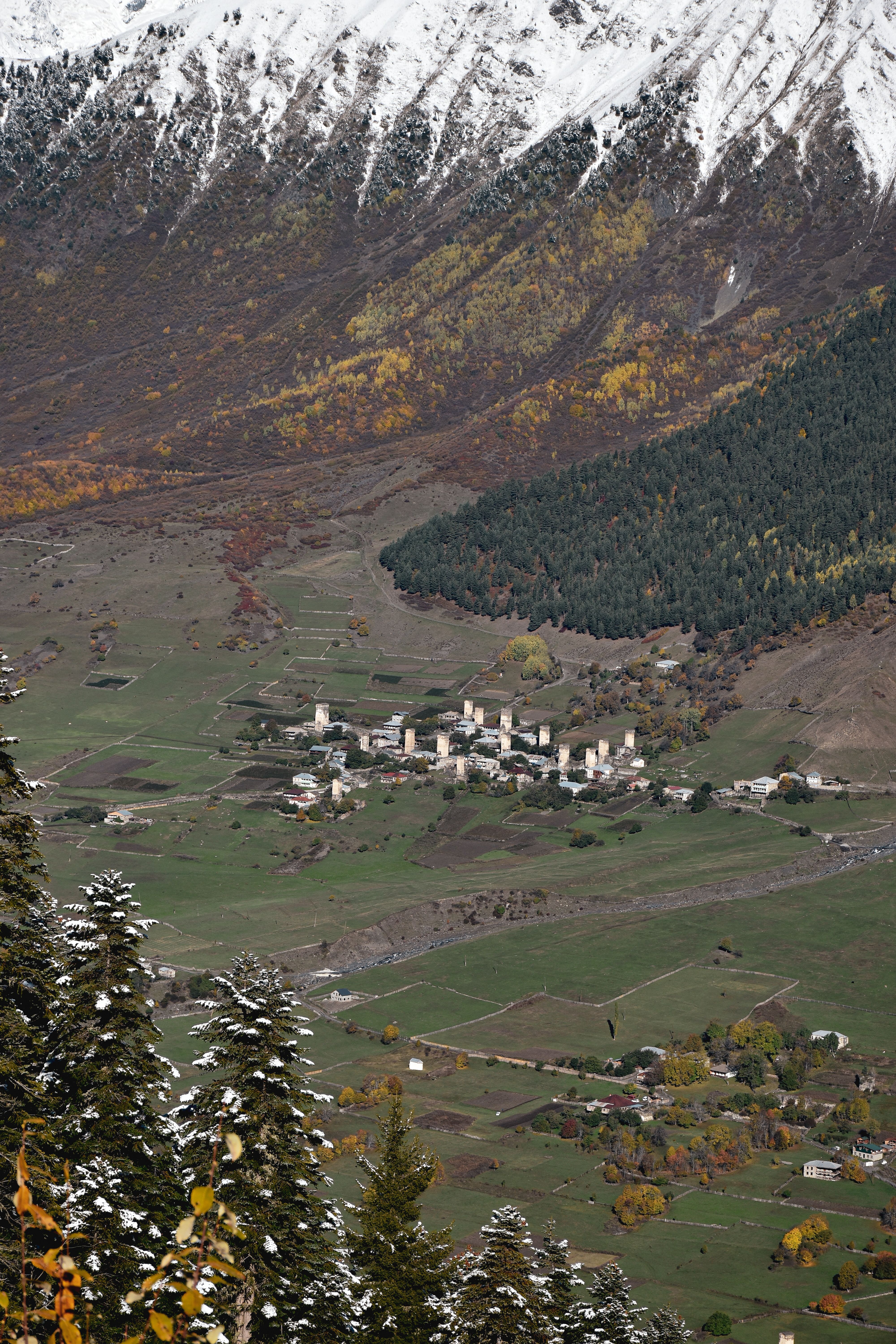 Houses in Valley in Mountains Landscape · Free Stock Photo