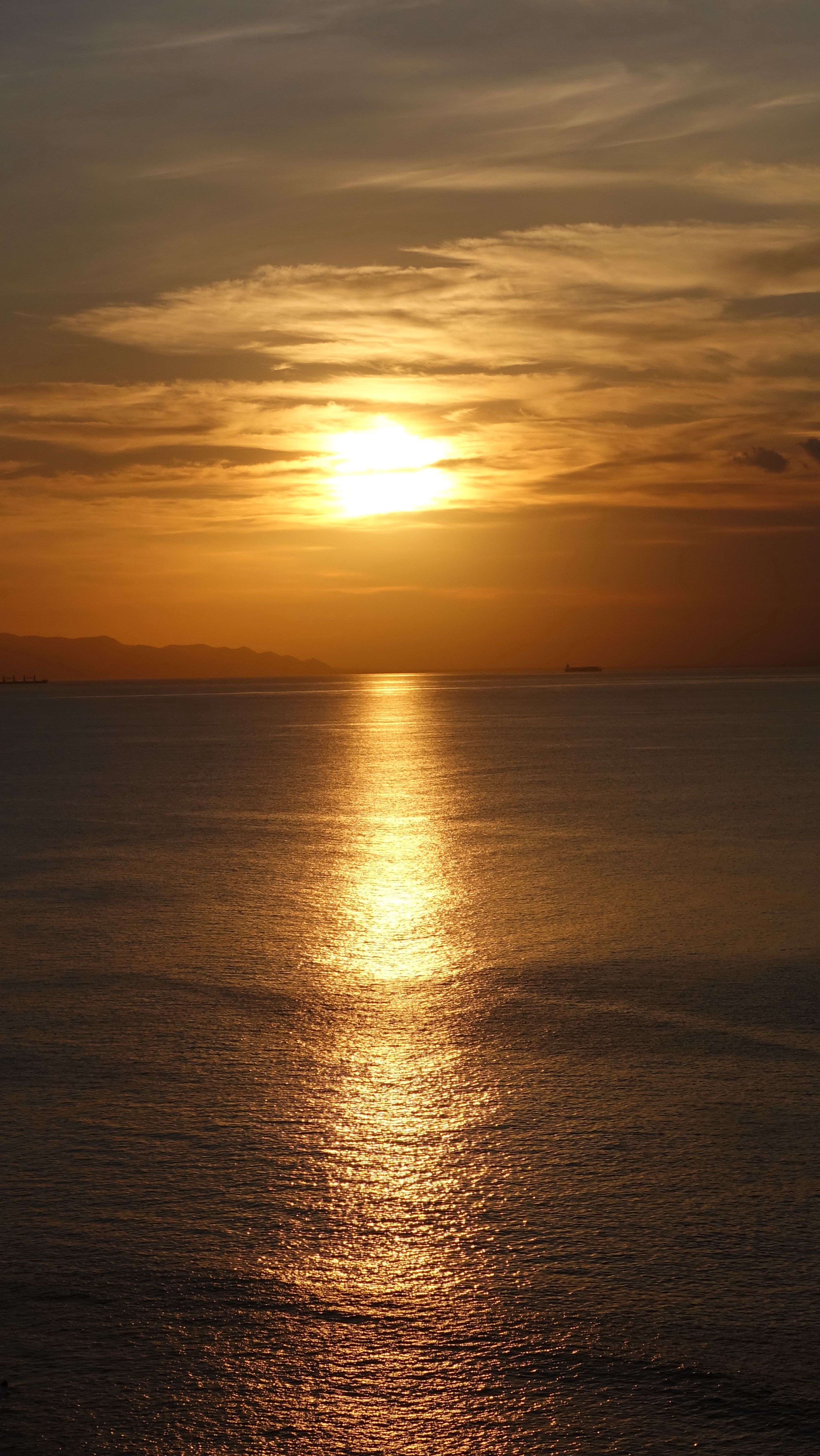 The Golden Hour Over the Sea · Free Stock Photo