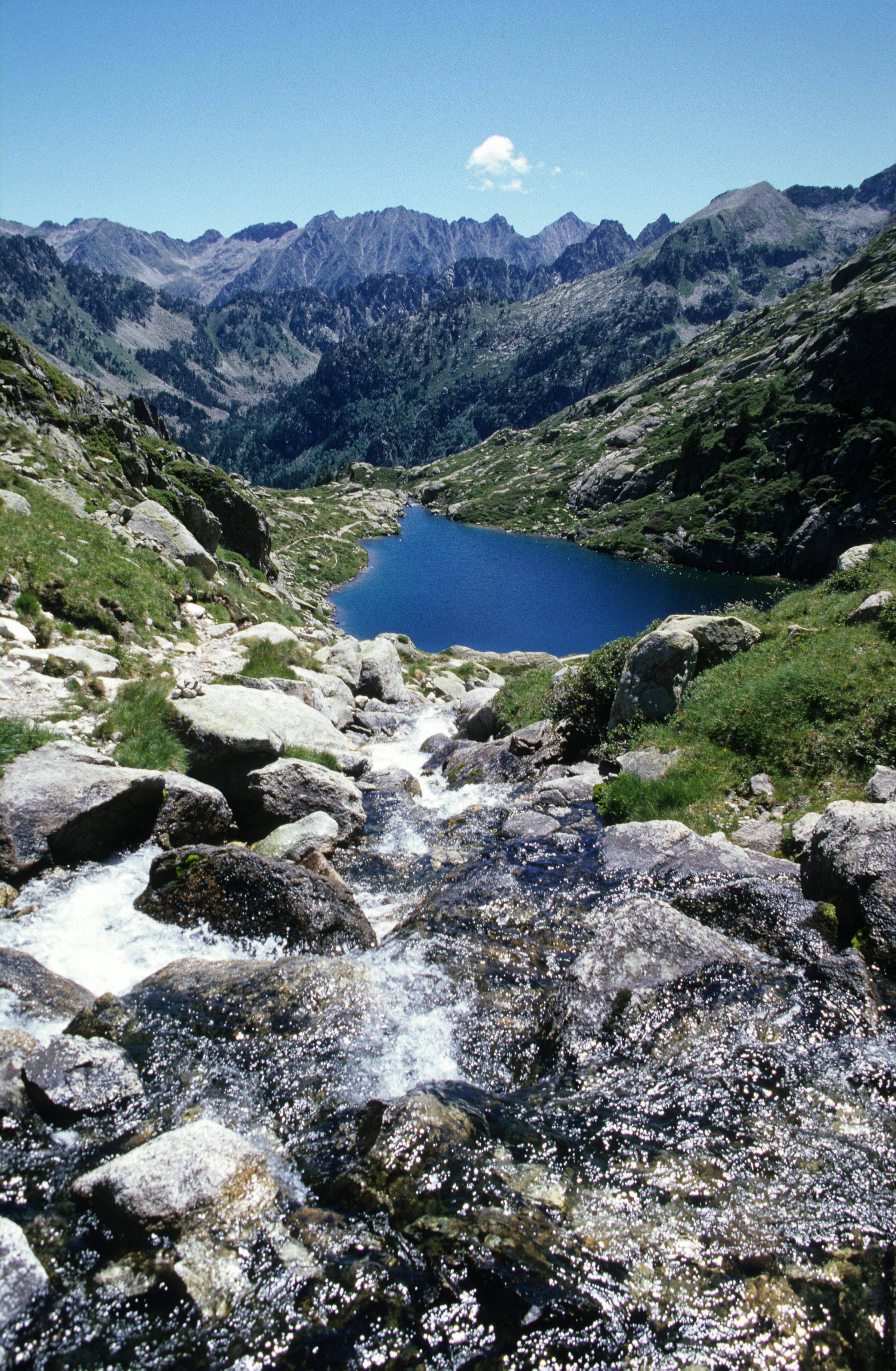 River in Between Mountains · Free Stock Photo