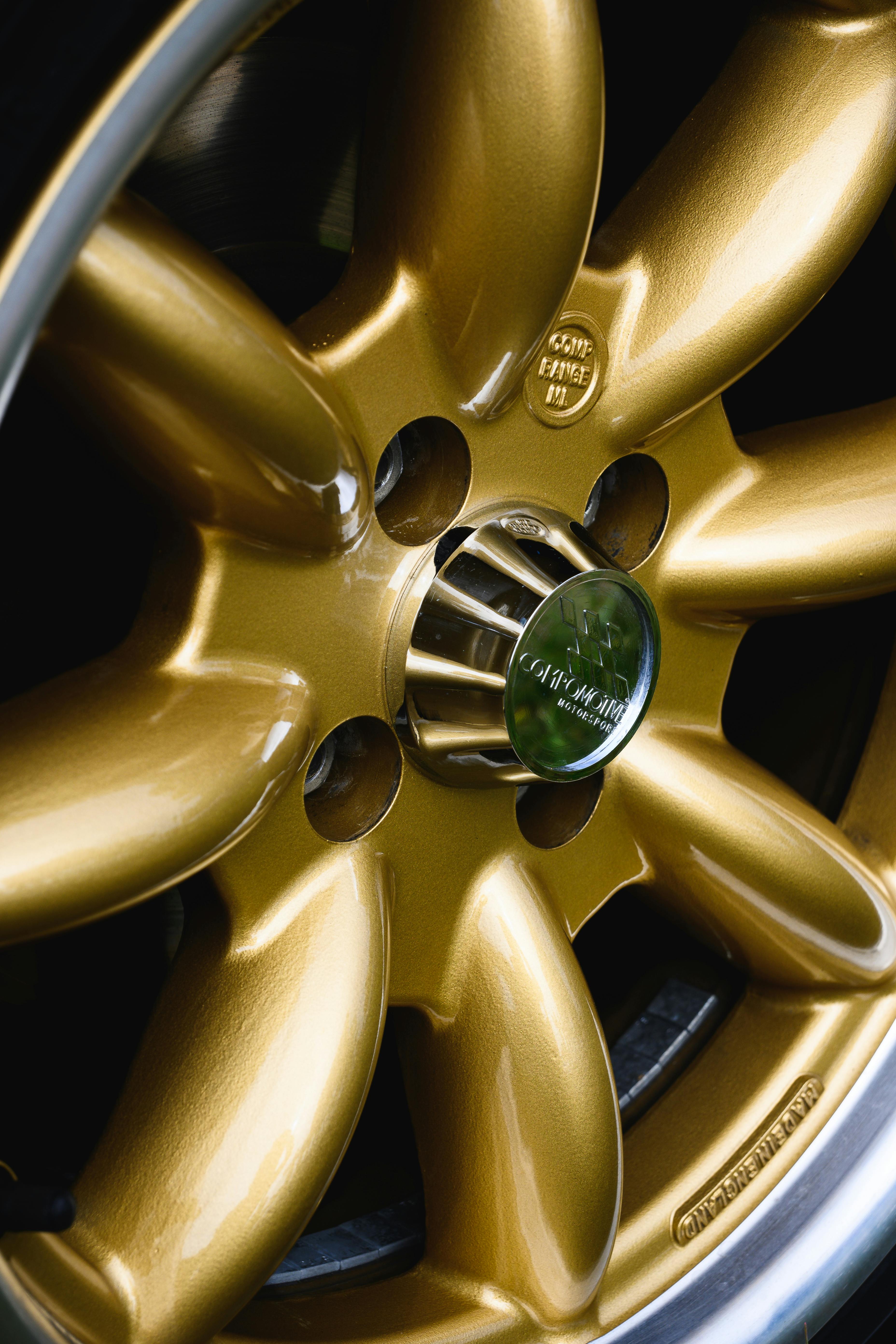 Gold wheel · Free Stock Photo