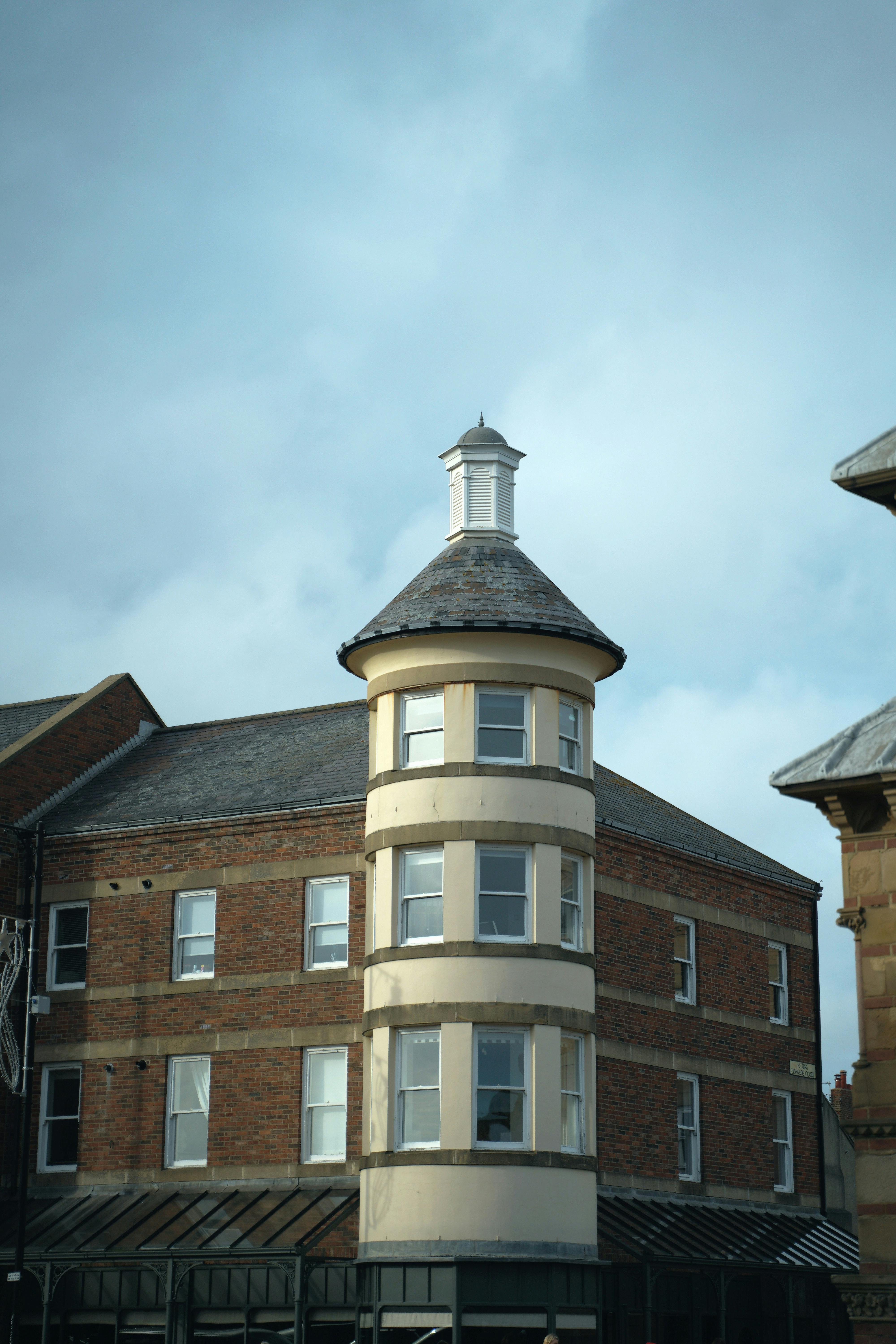 A Building in a Town · Free Stock Photo