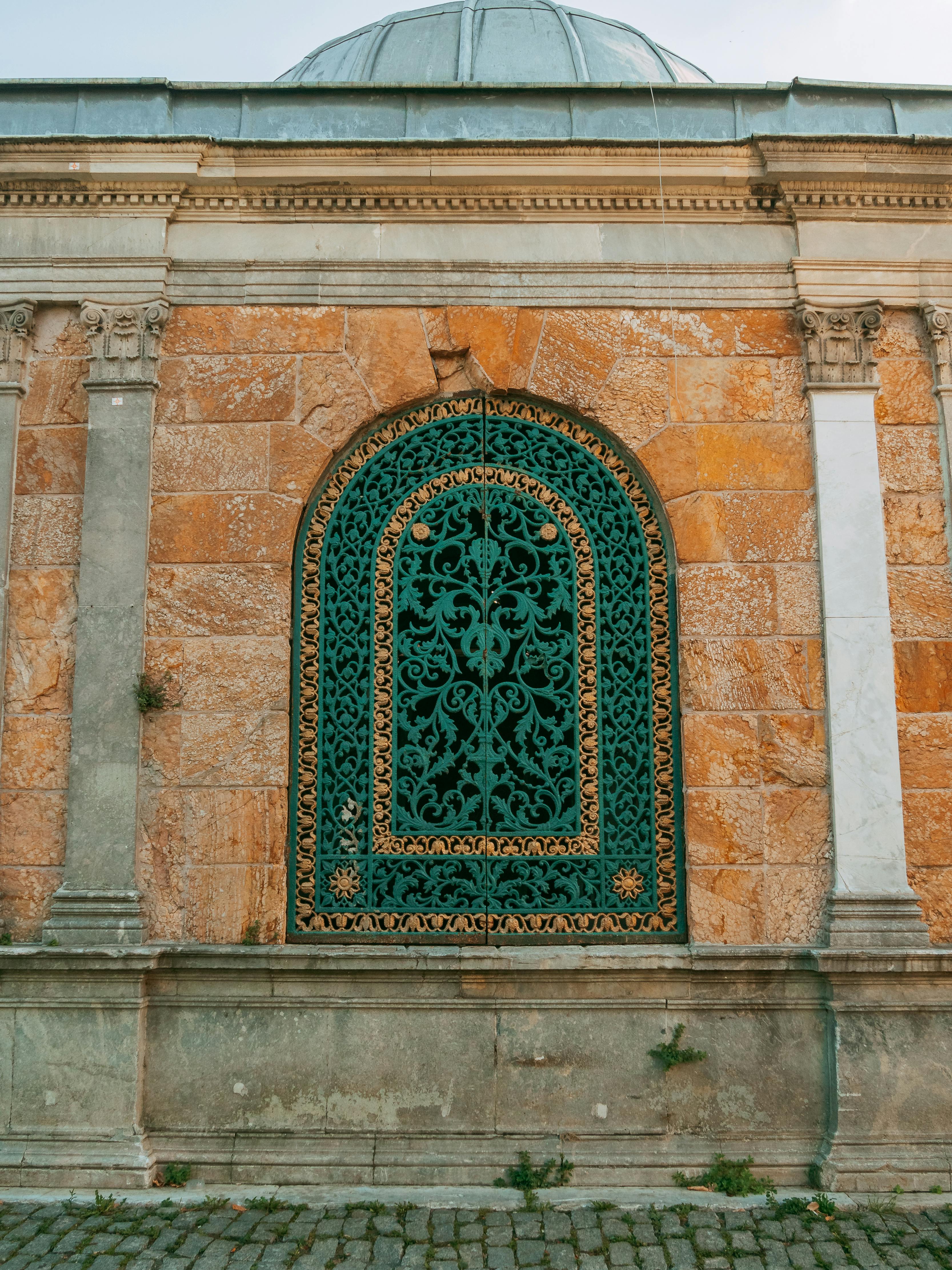 Exterior Design of a Mosque · Free Stock Photo