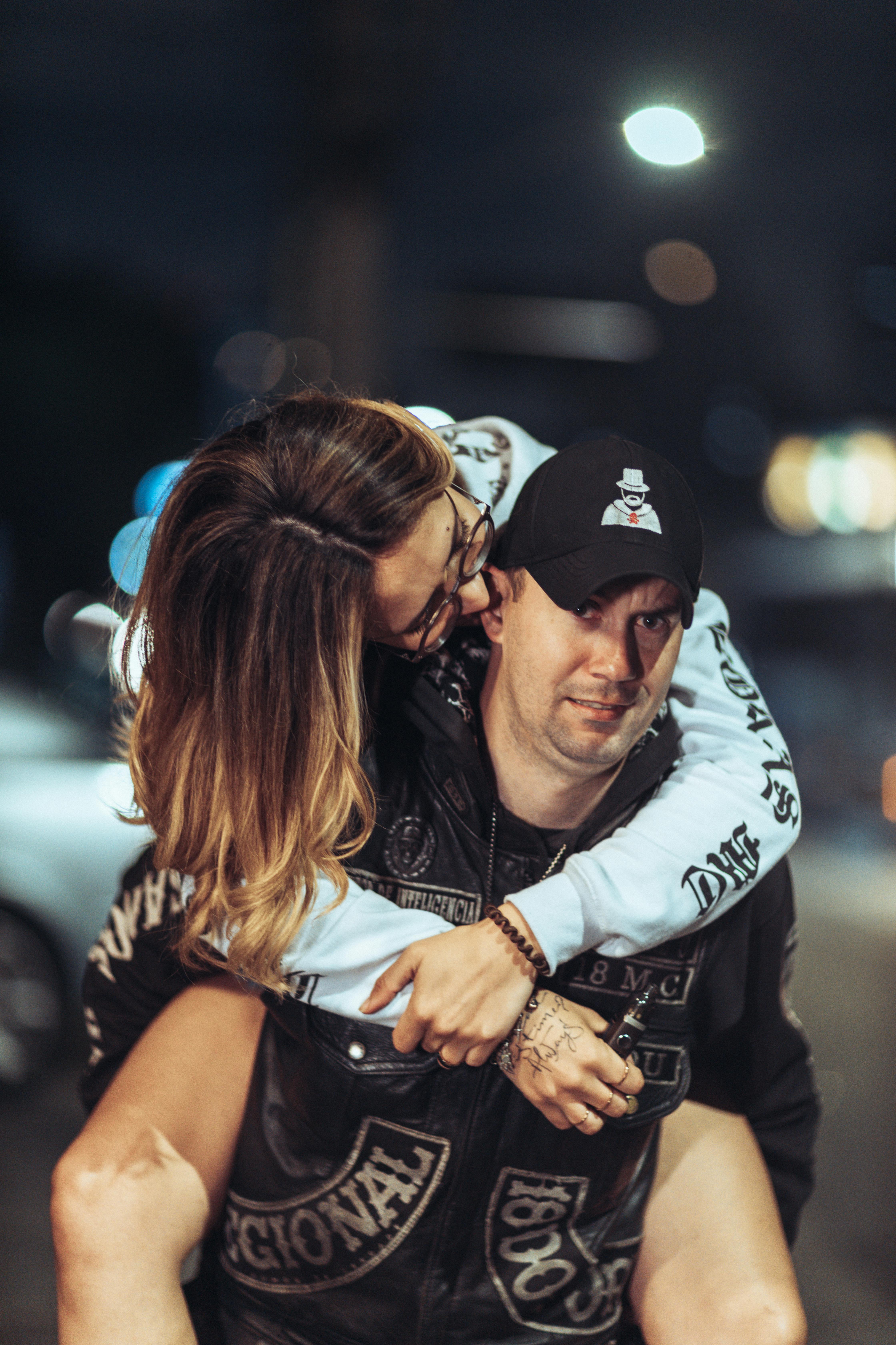 Man Carrying a Woman on His Back · Free Stock Photo