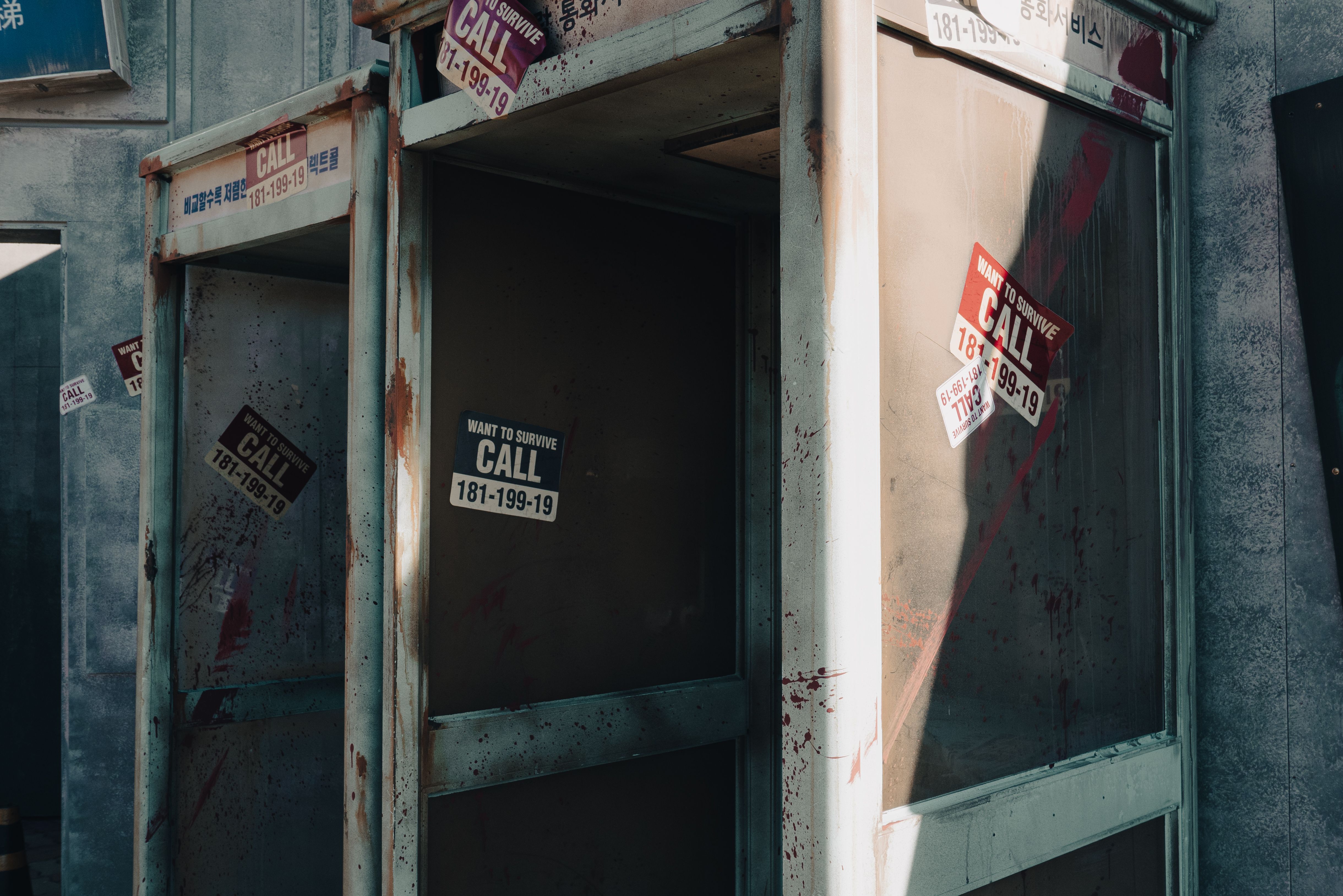 Black and Gray Telephone Booth · Free Stock Photo