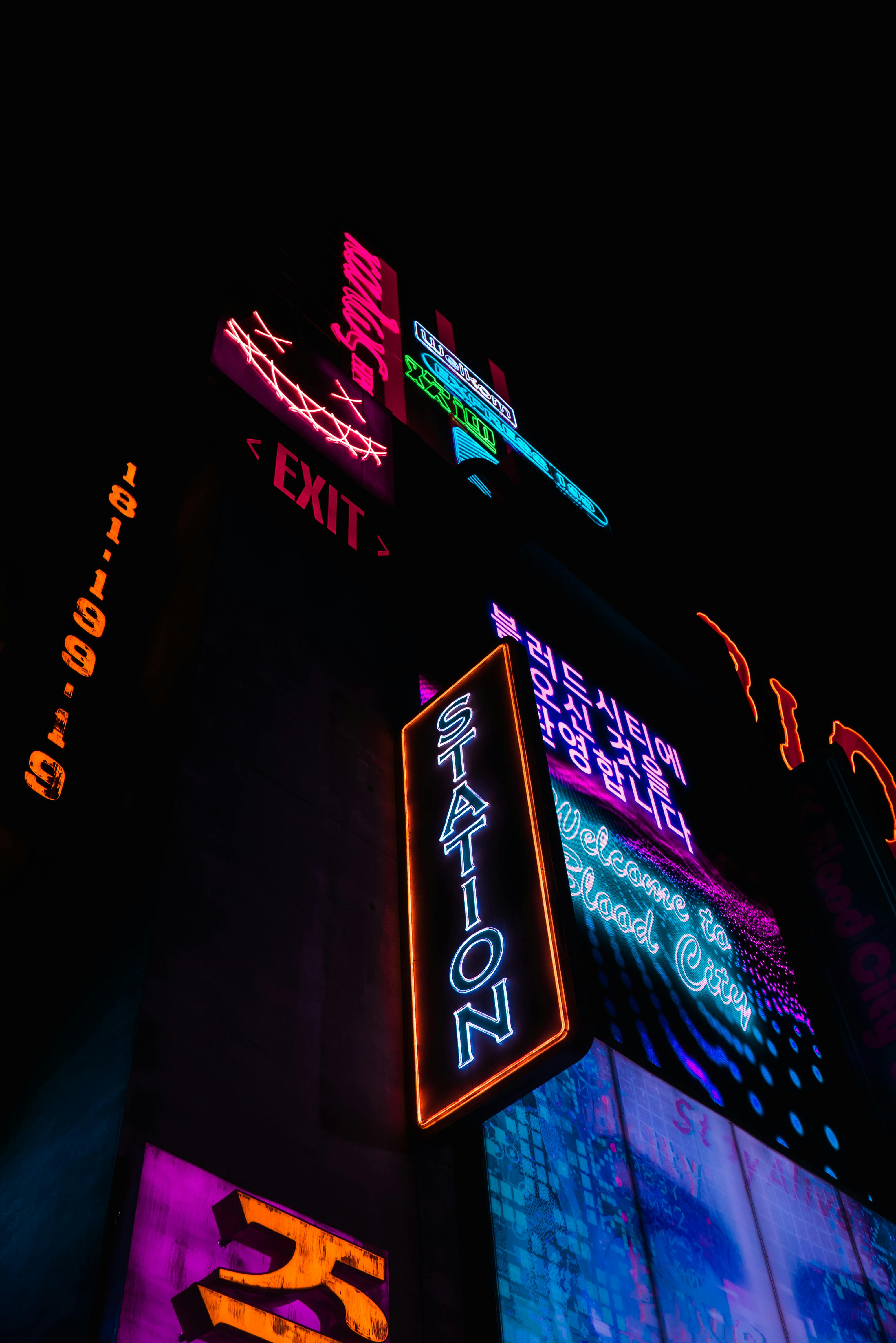 Low Angle Shot of Neon Signages · Free Stock Photo