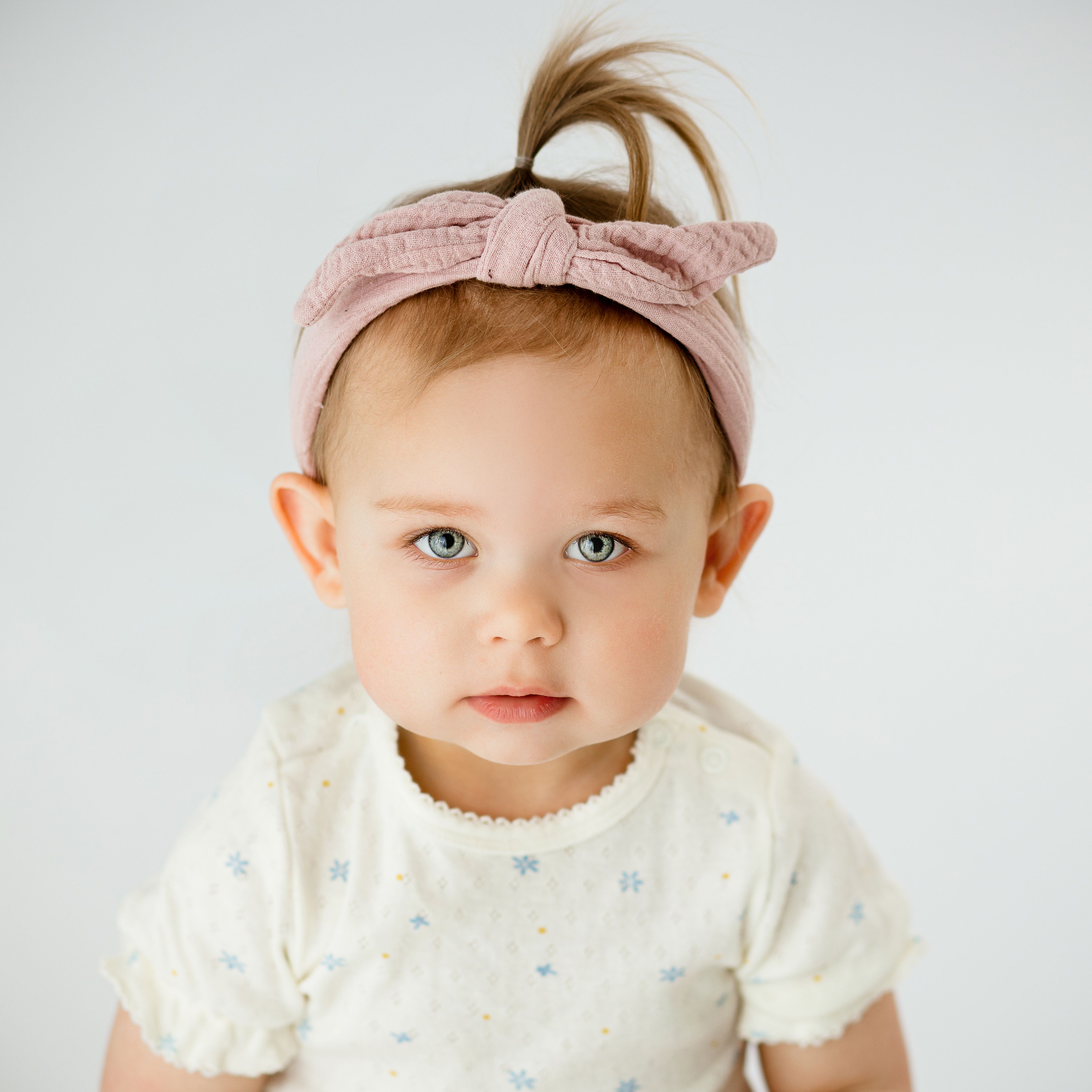 Baby Girl Face And Whaite Background Photos, Download The BEST Free ...