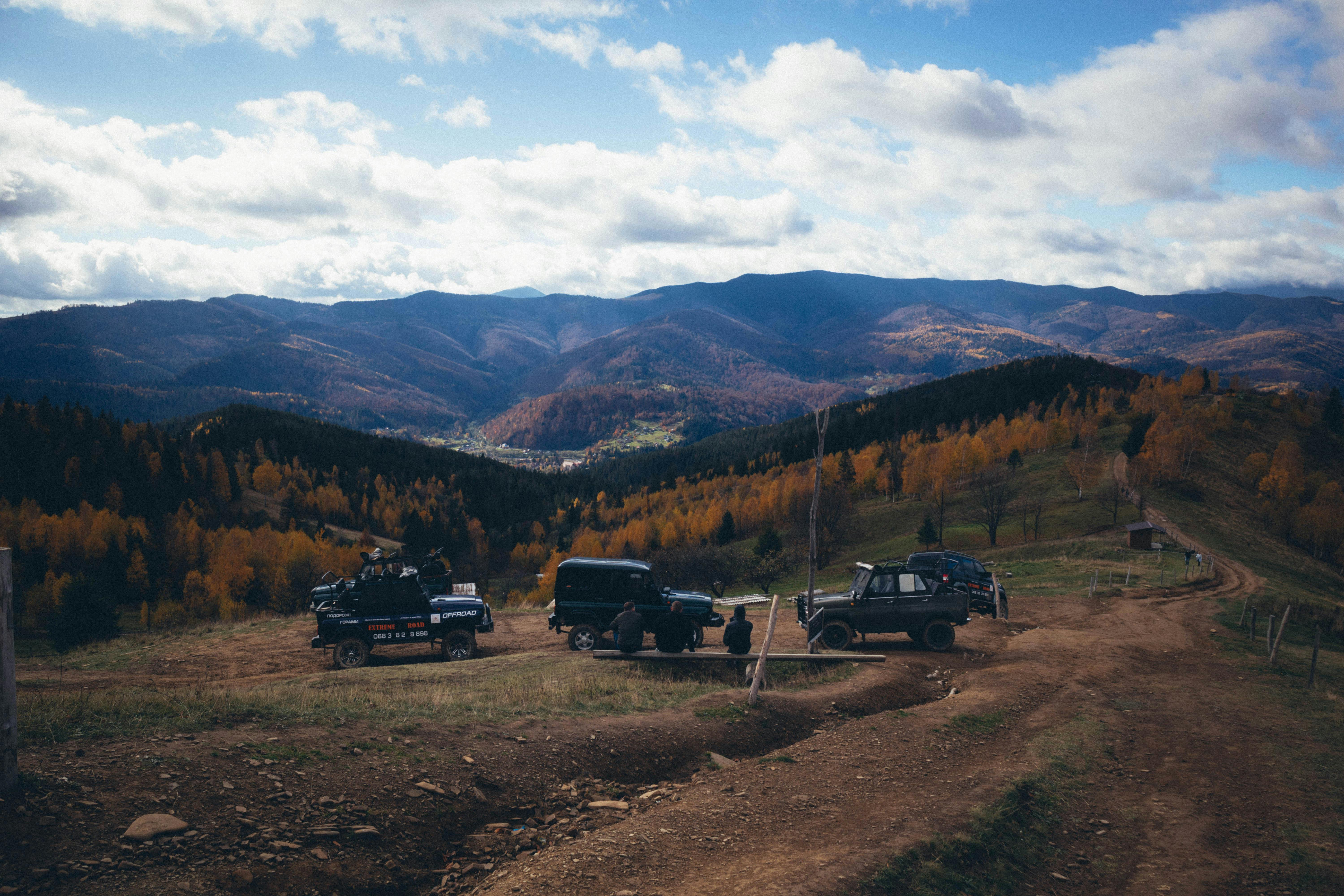 4x4 Cars on Hills in Countryside · Free Stock Photo