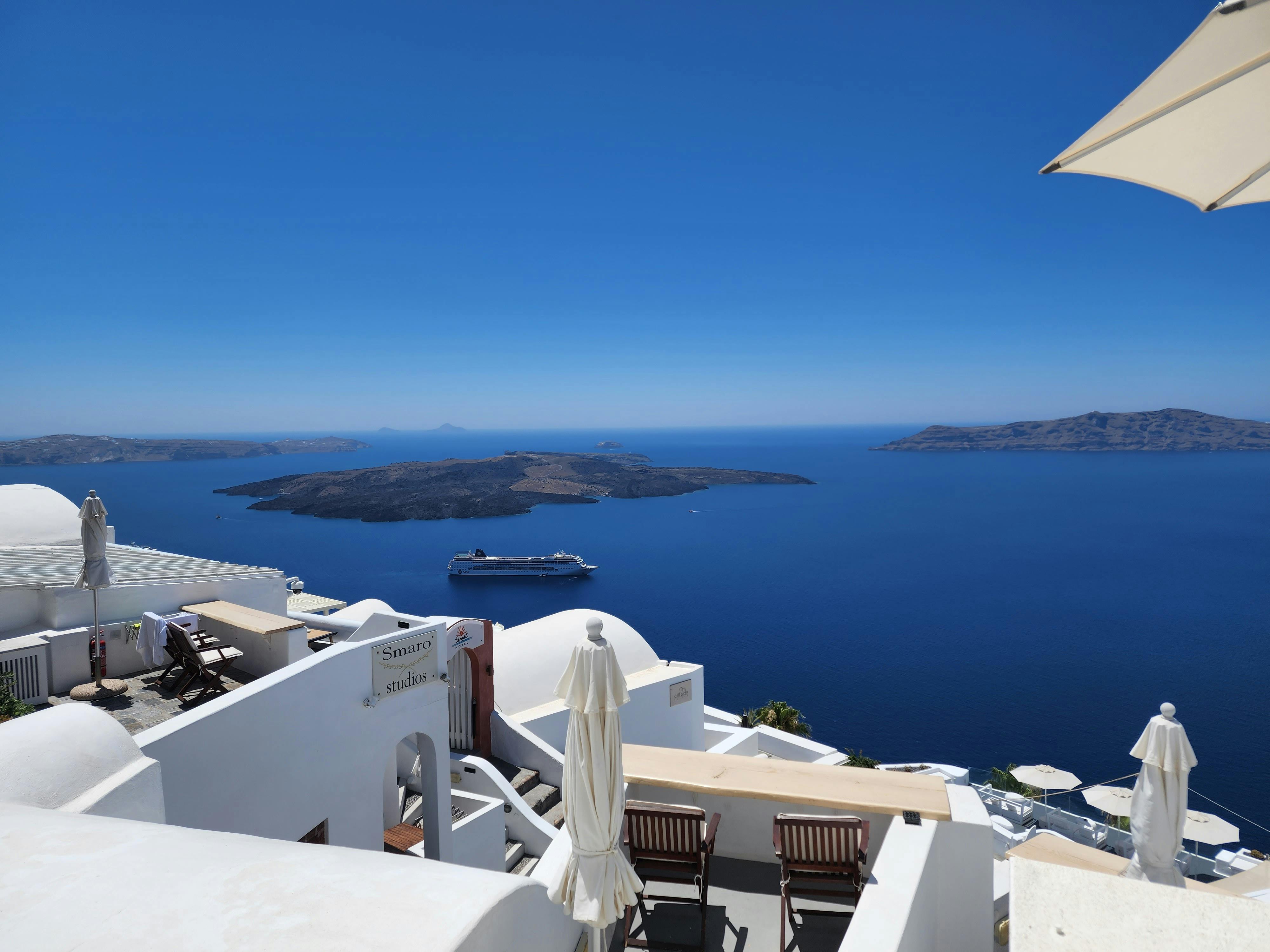 White Traditional Buildings near Sea · Free Stock Photo