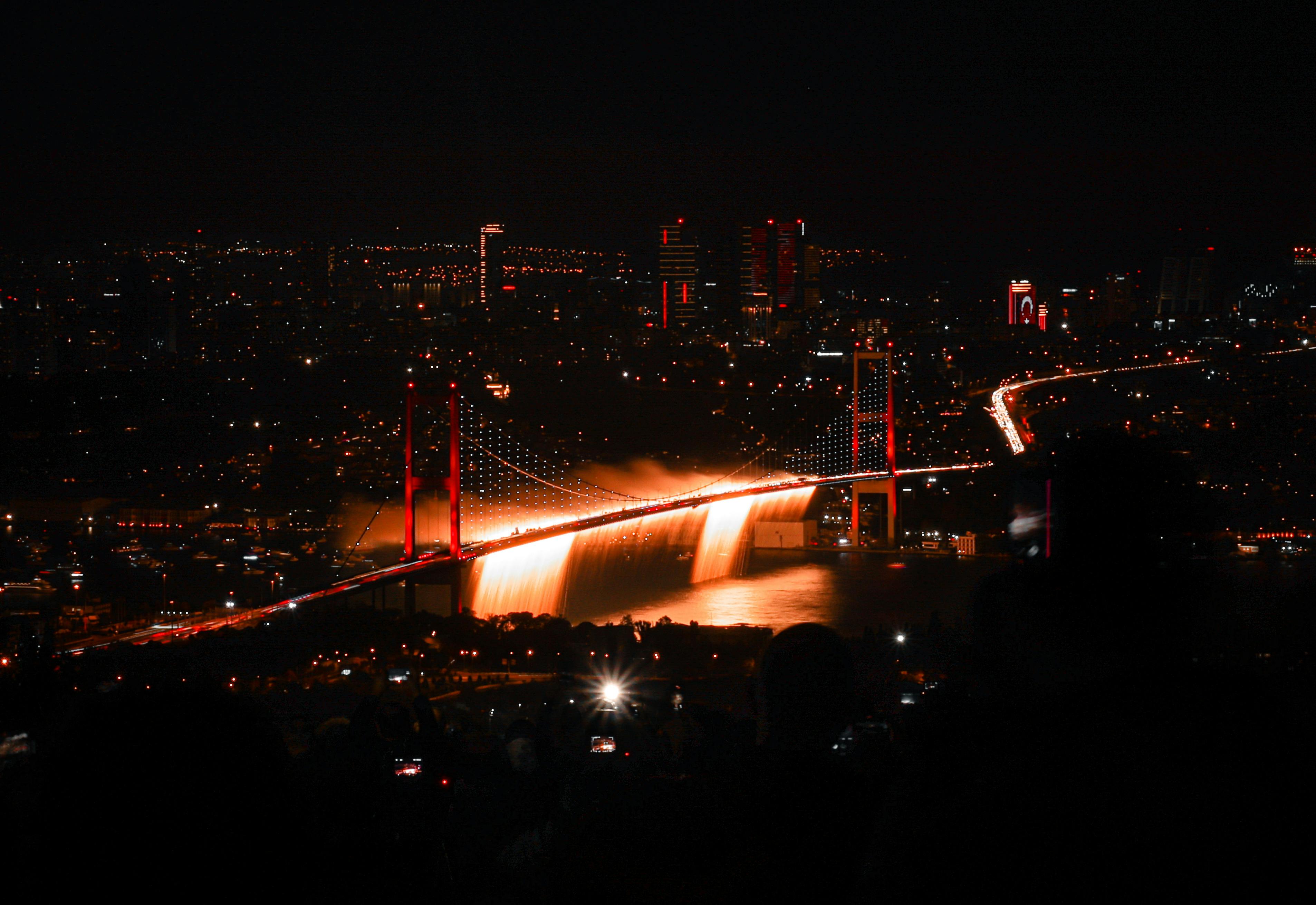 Modern Suspension Bridge in Cityscape · Free Stock Photo