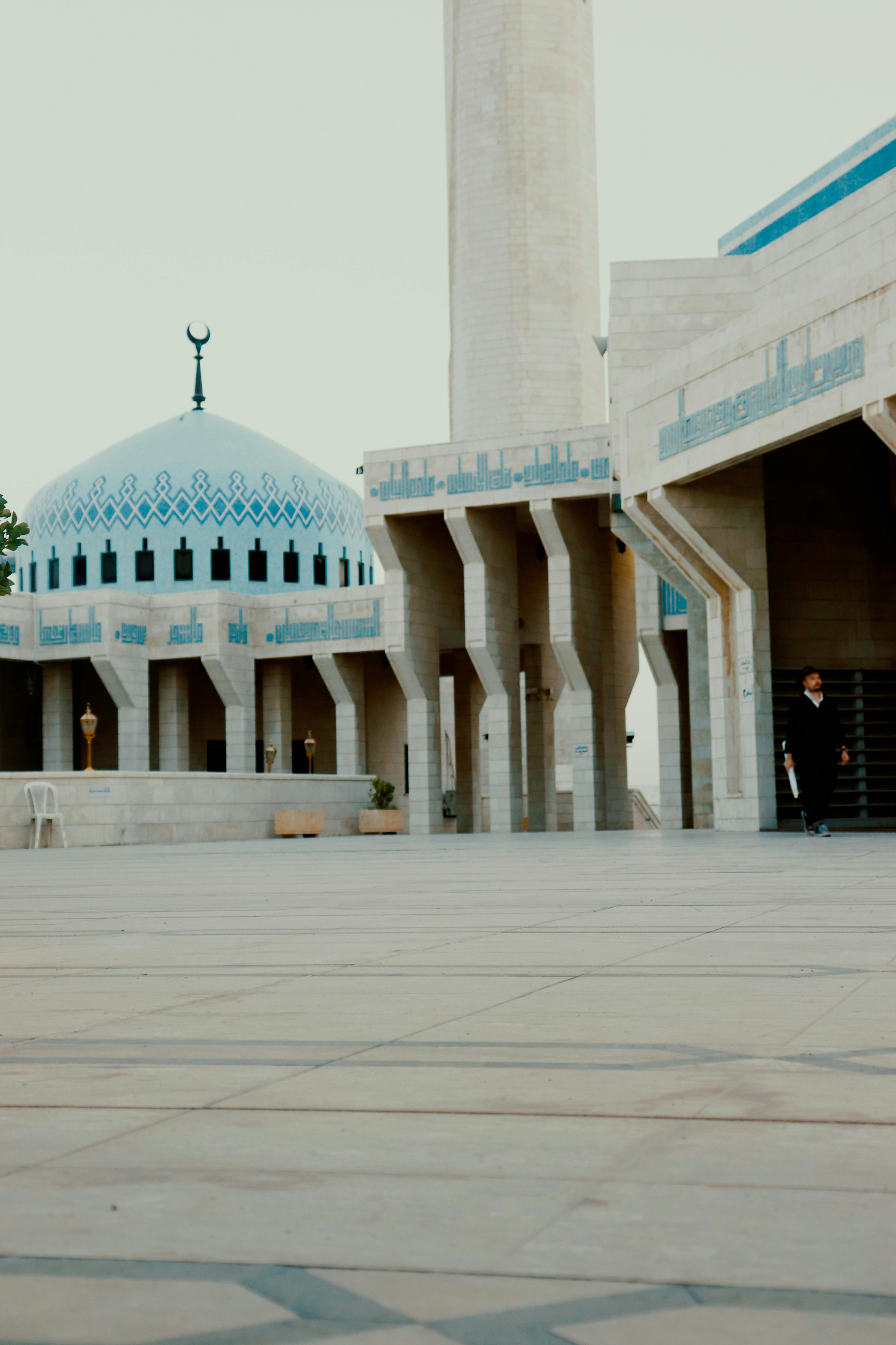 Photo of an Arch with a View of a Mosque · Free Stock Photo