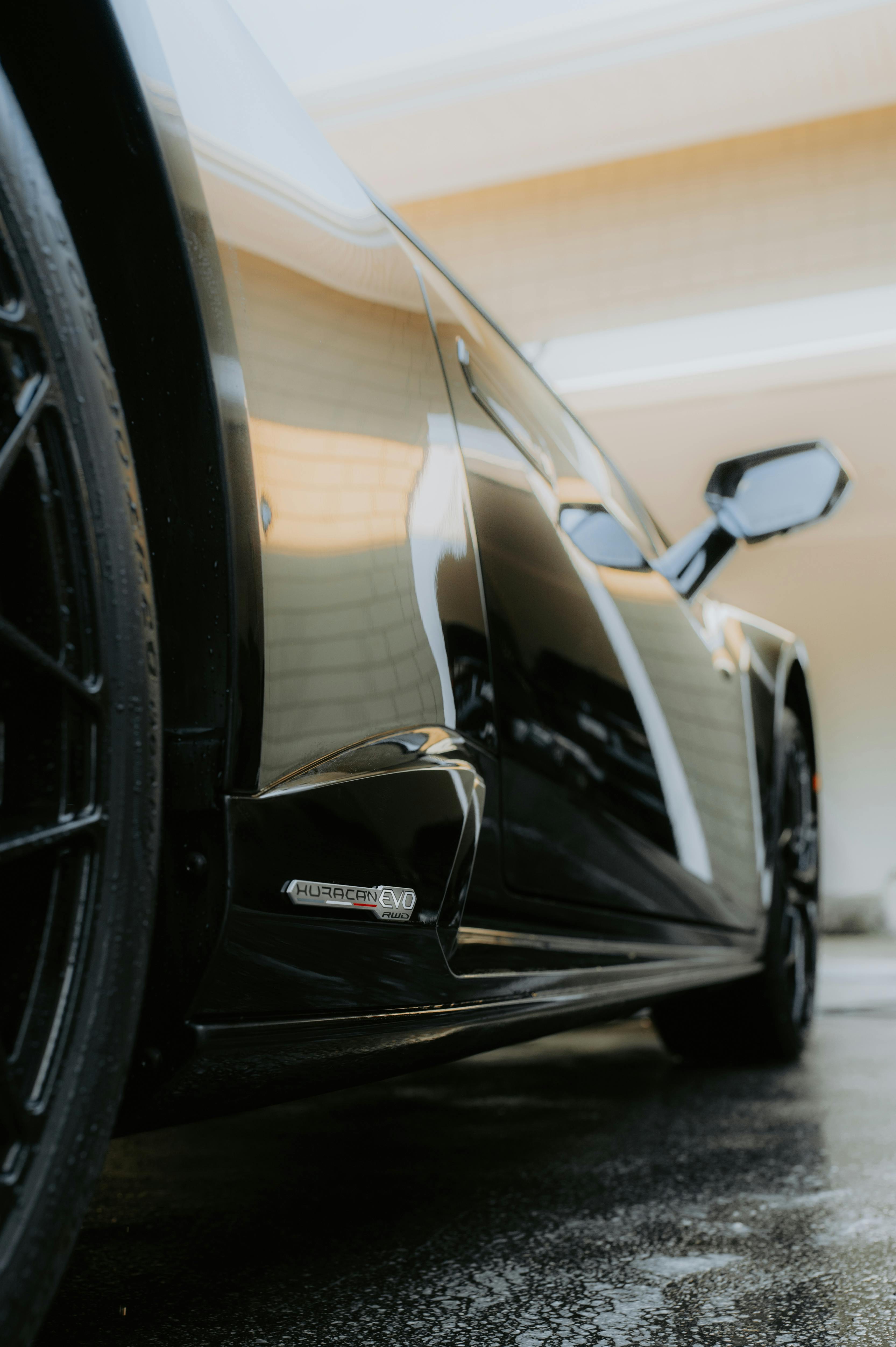 Close-up of Lamborghini Wheel · Free Stock Photo