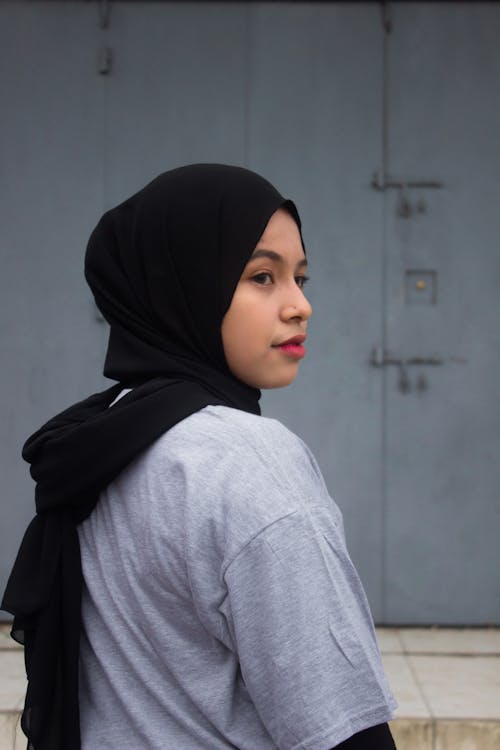 Woman Wearing Blue Hijab · Free Stock Photo Woman Wearing Blue Hijab · Free Stock Photo