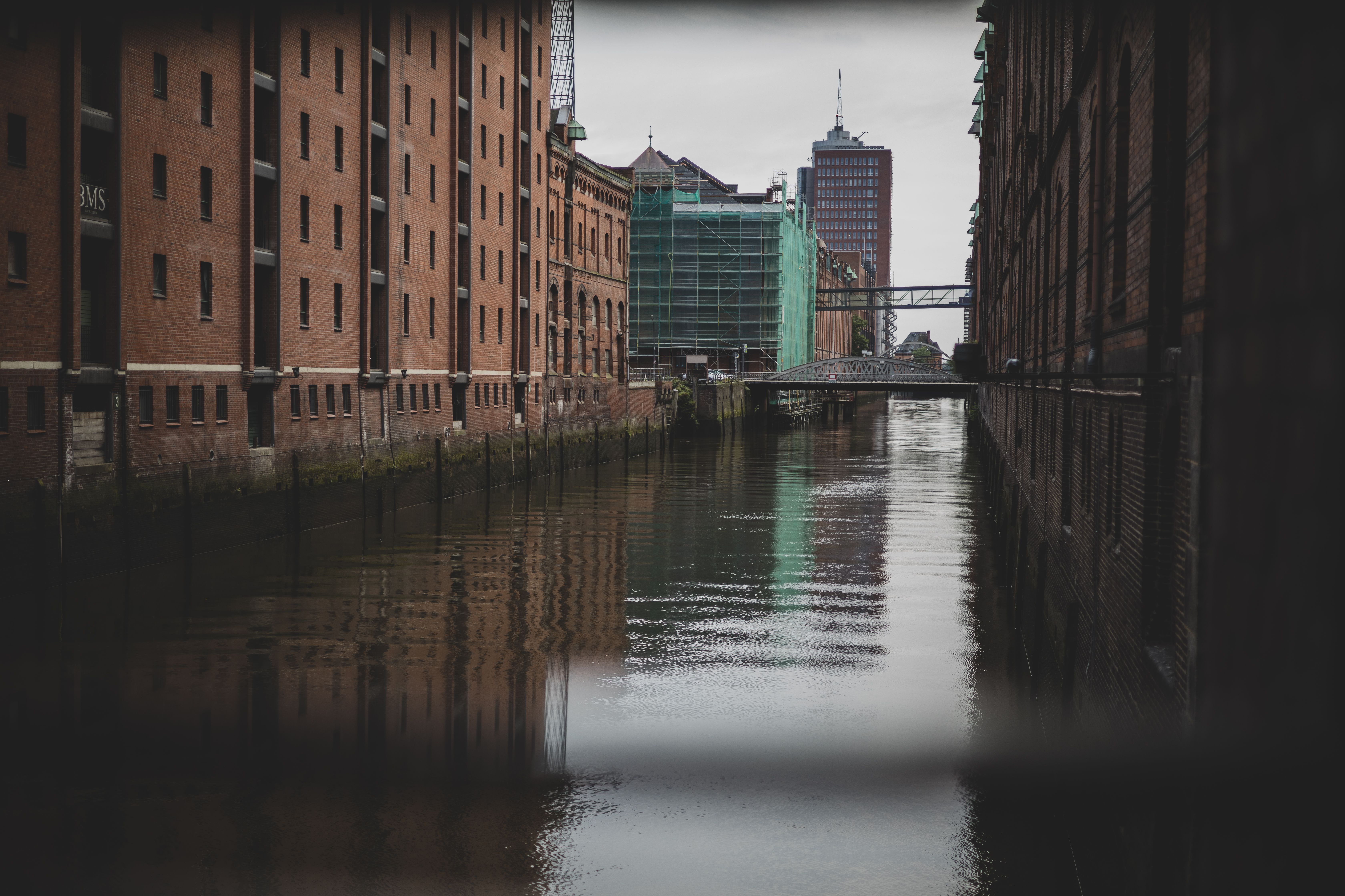 Empty Canal on River in City · Free Stock Photo