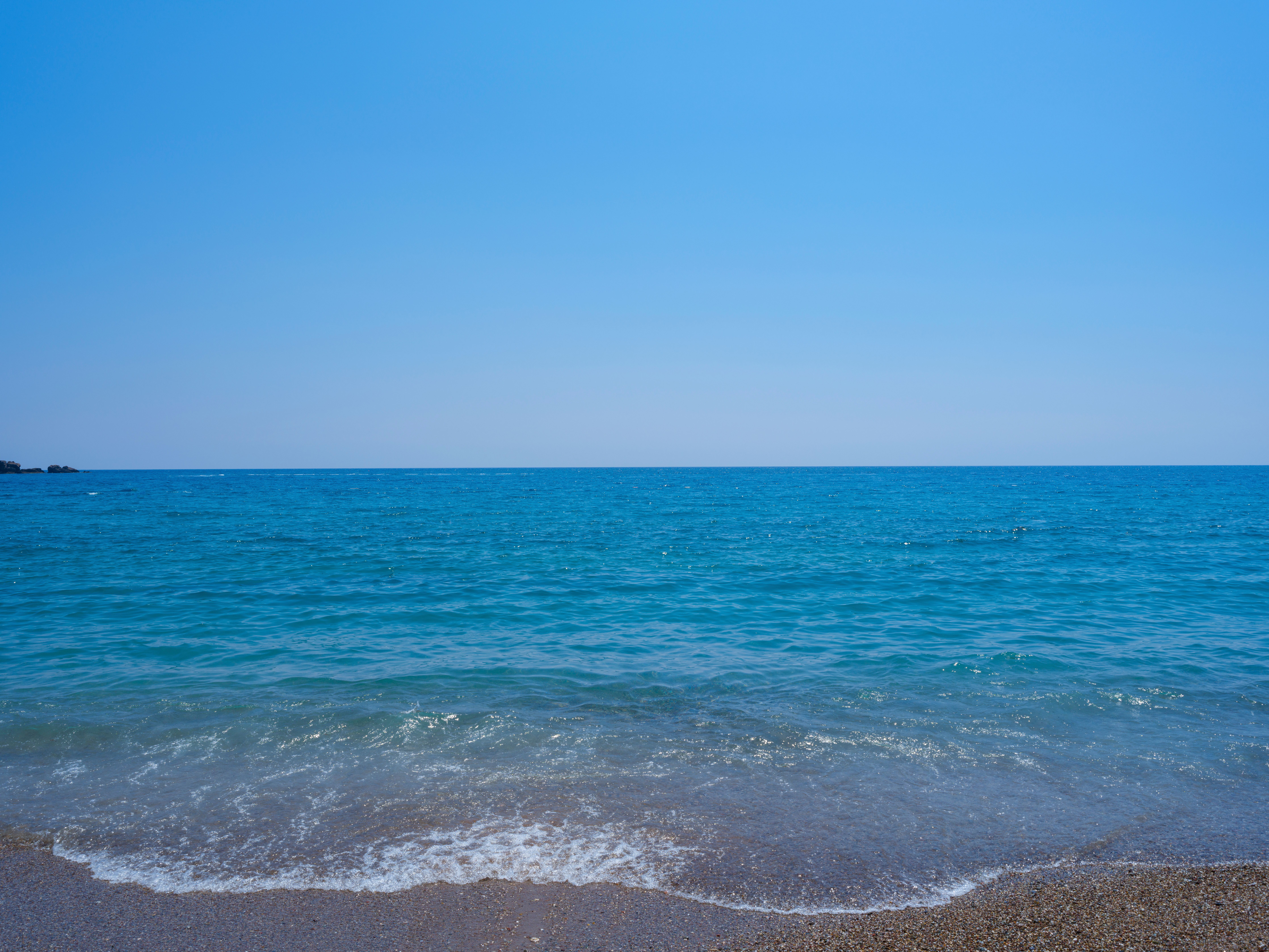 Body of Water Under Blue Sky · Free Stock Photo