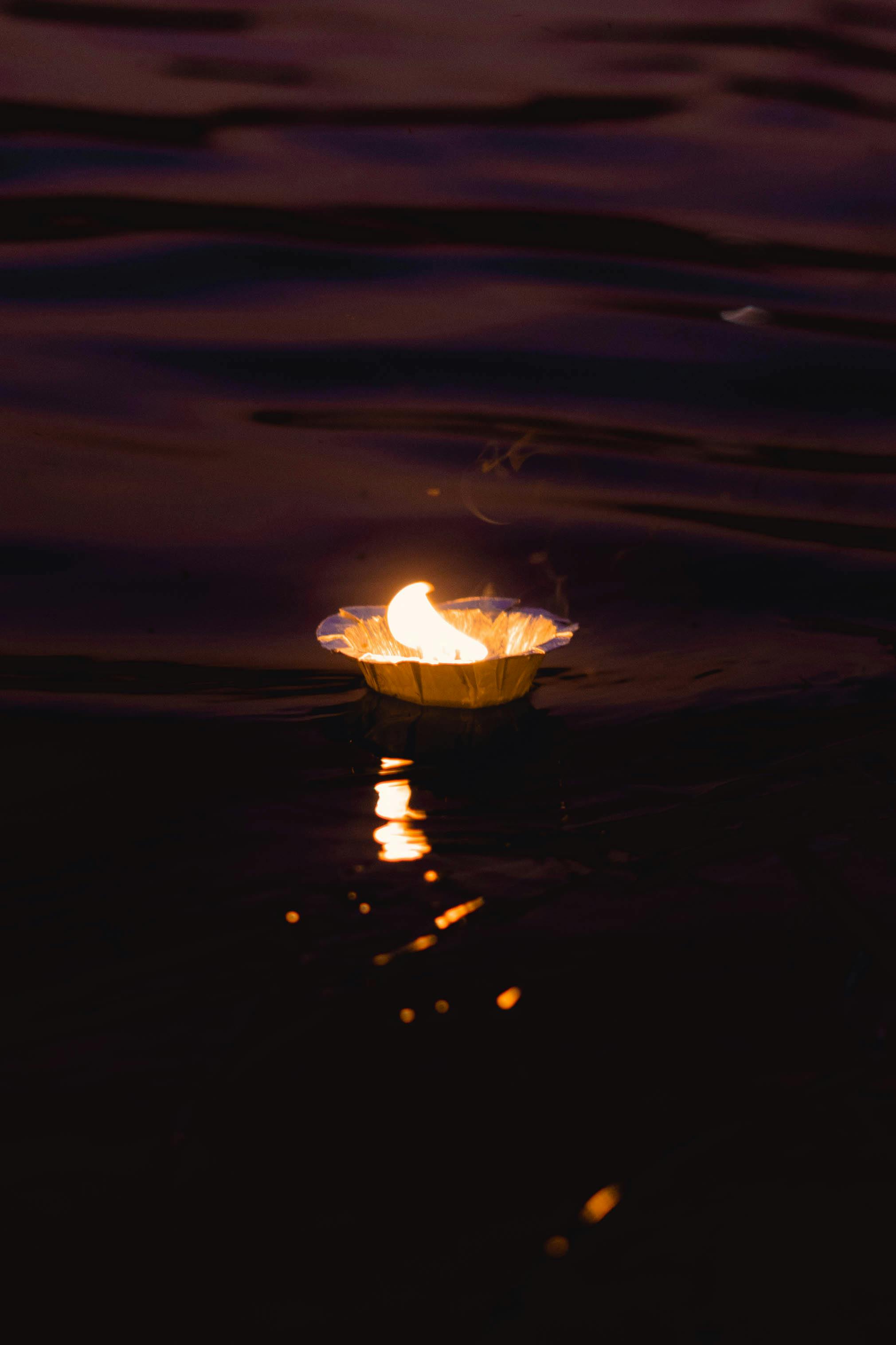 Candle Light Floating on Water · Free Stock Photo