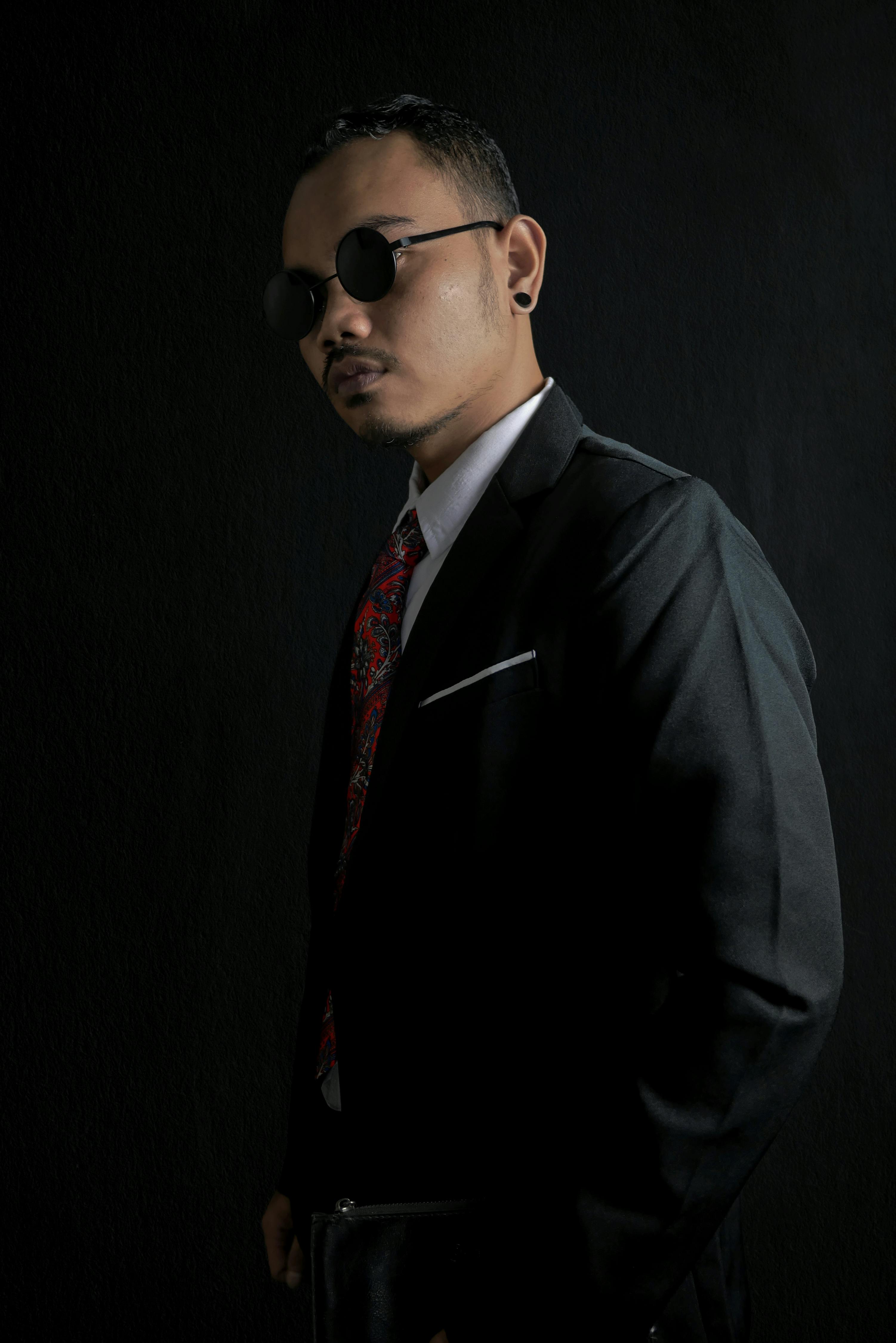 Man Wearing a Suit · Free Stock Photo