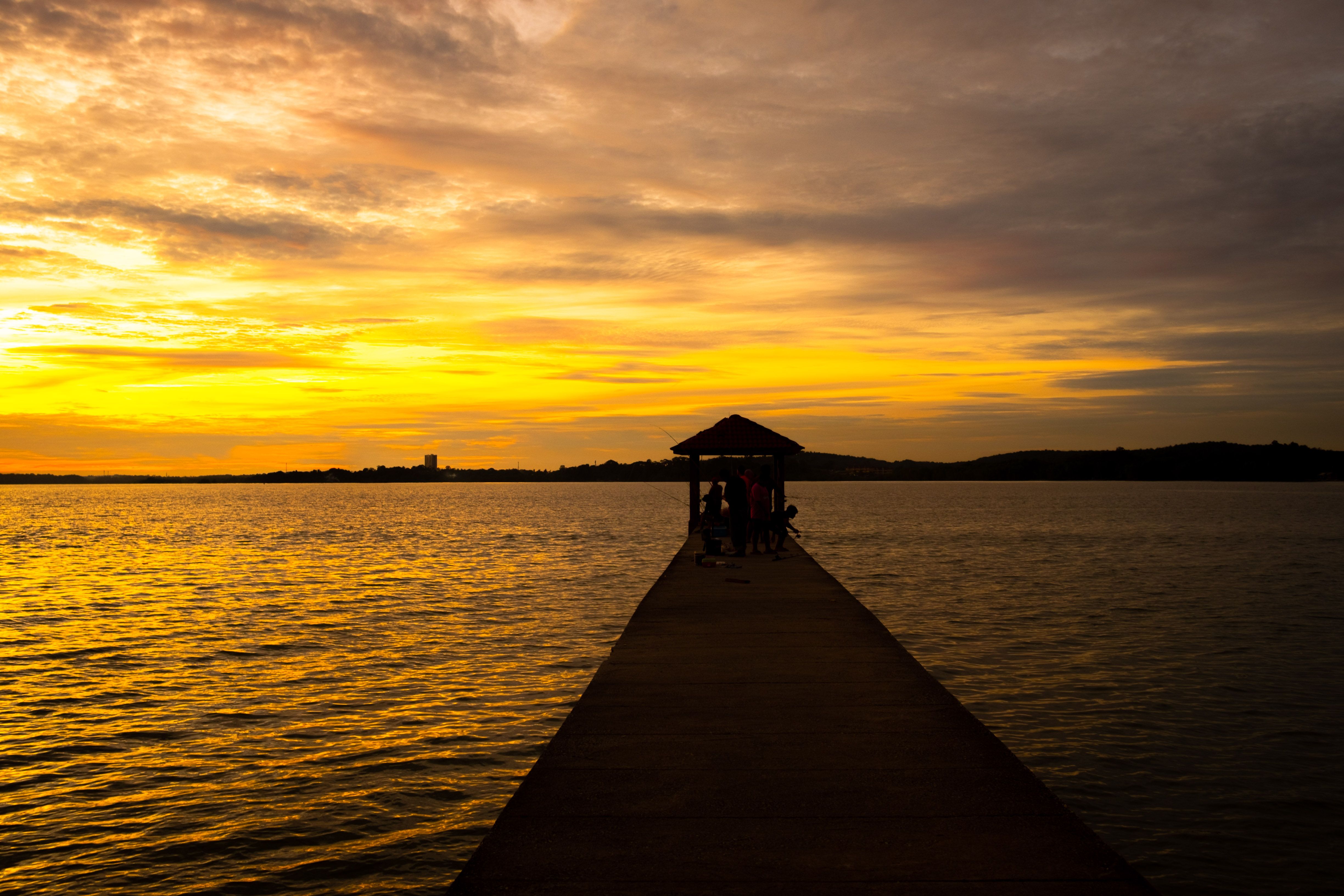 Offshore Drilling Rig on Body of Water · Free Stock Photo