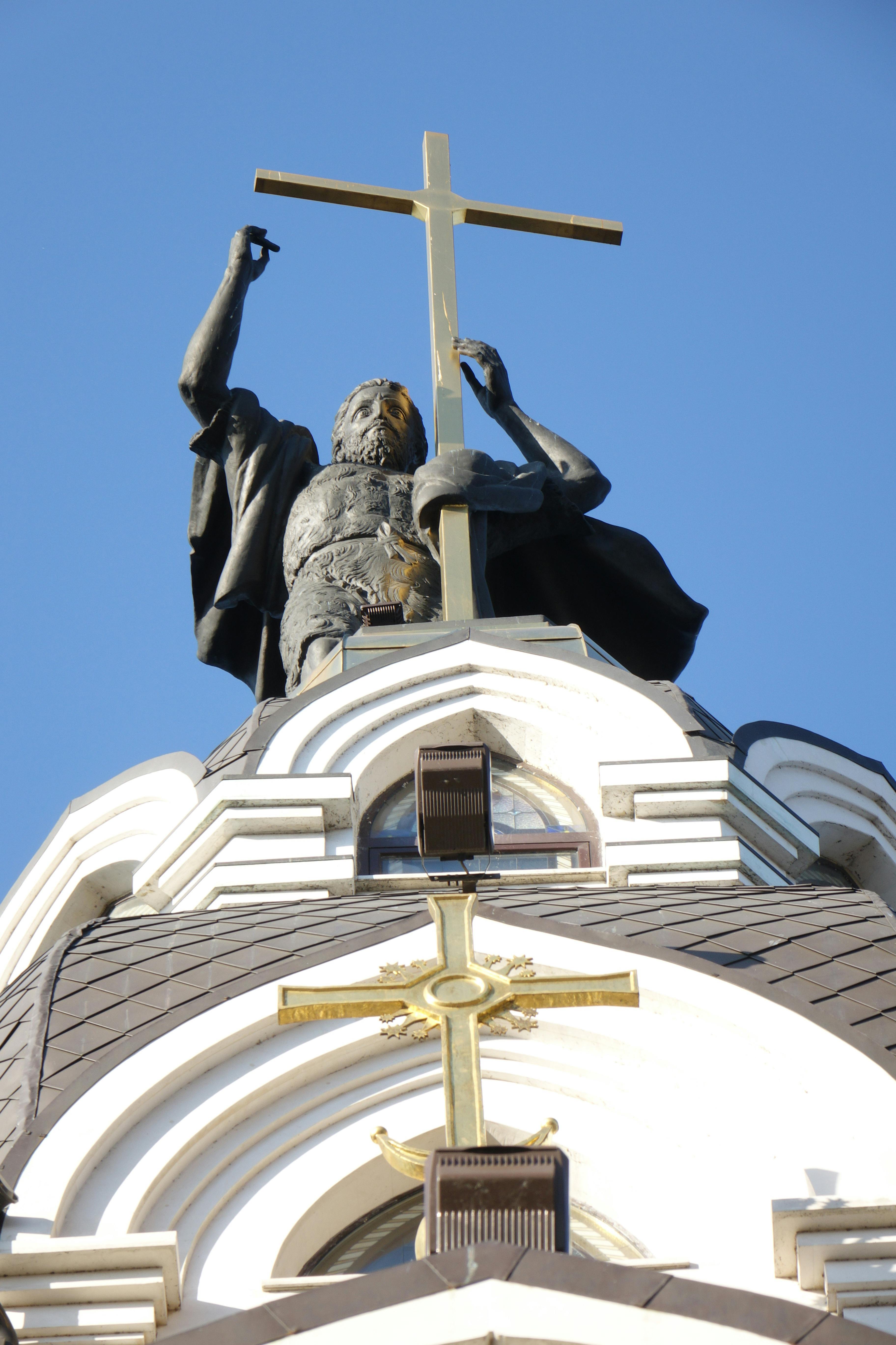 Statue on Church · Free Stock Photo