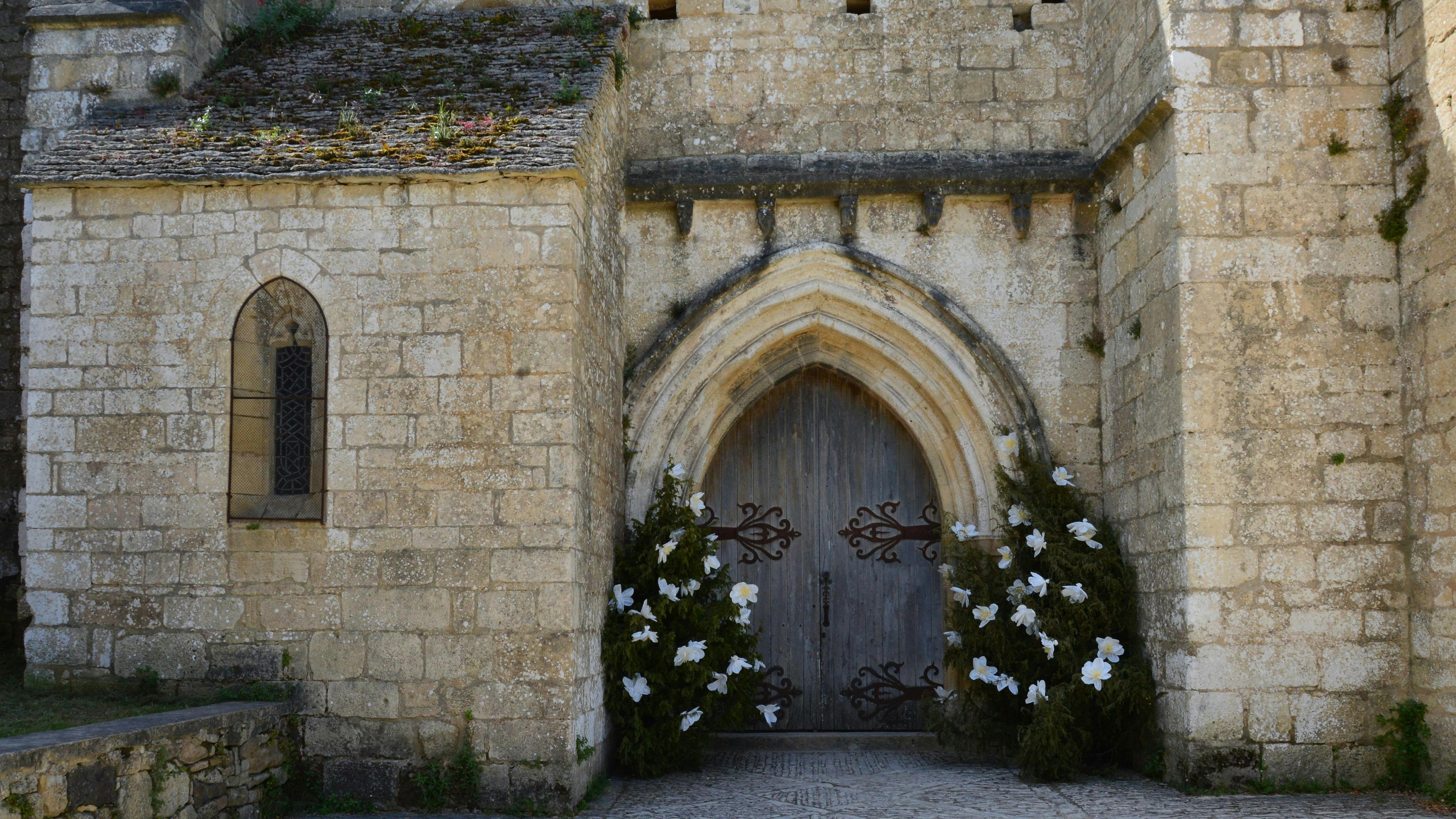 White Flowers and Gate to Church · Free Stock Photo