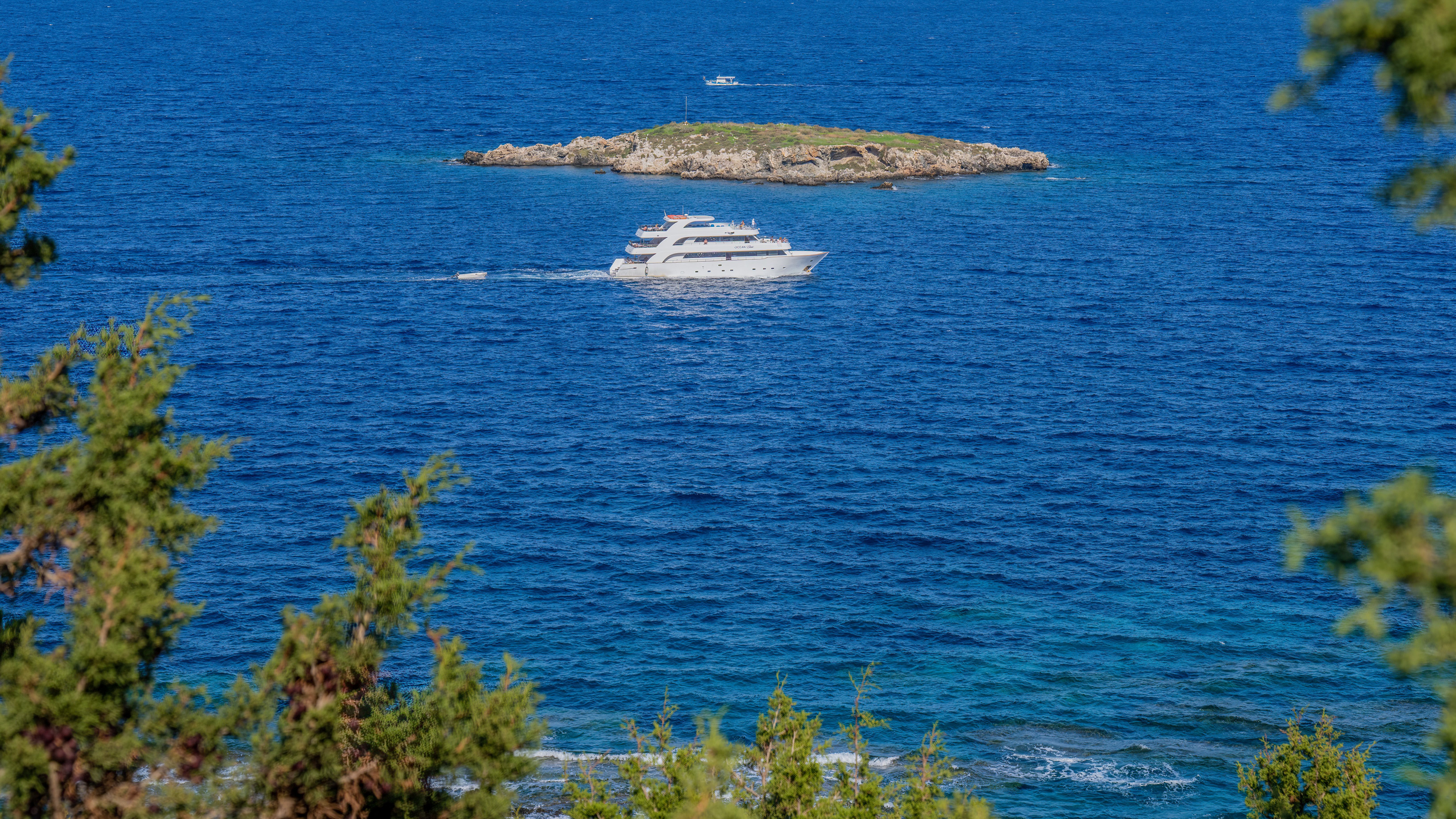 White Boat on Blue Sea · Free Stock Photo