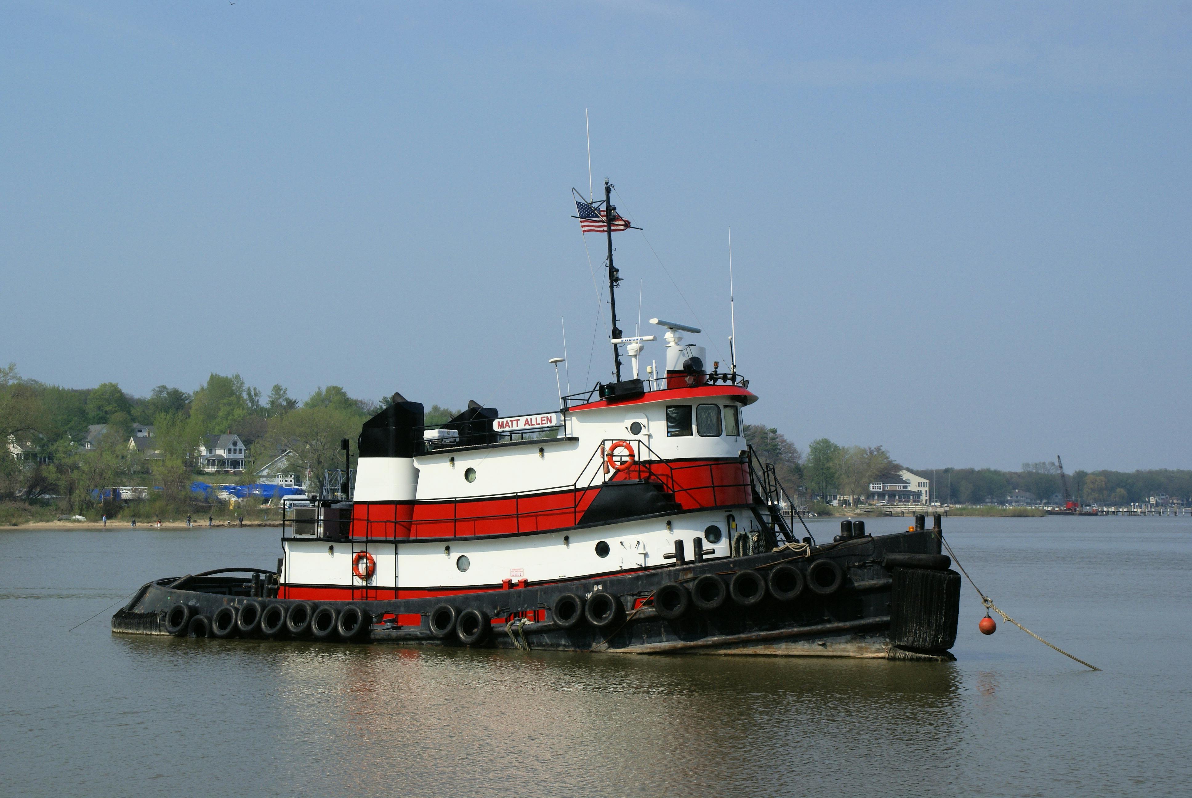 Tugboat on Water · Free Stock Photo