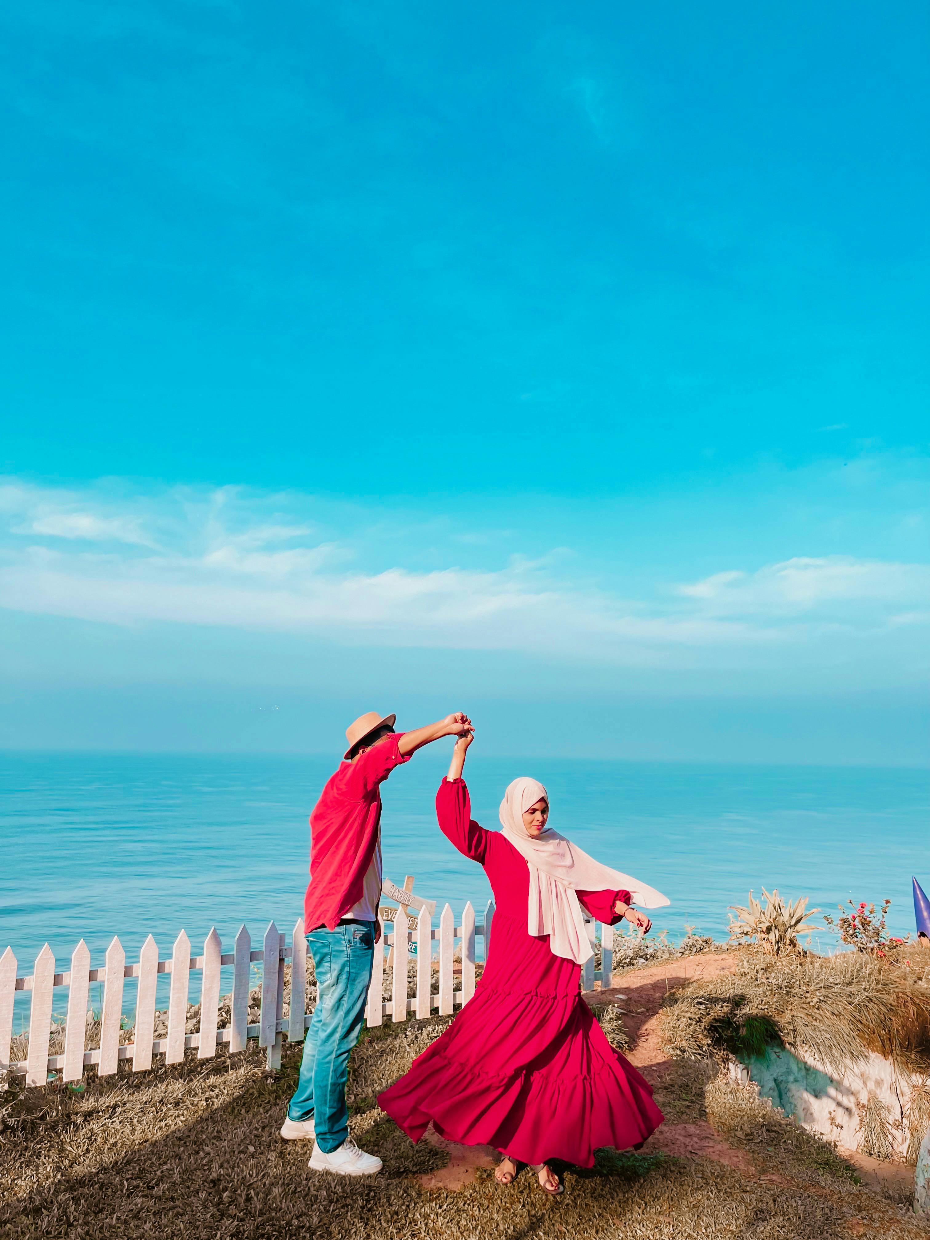 Couple Dancing in Seaside · Free Stock Photo