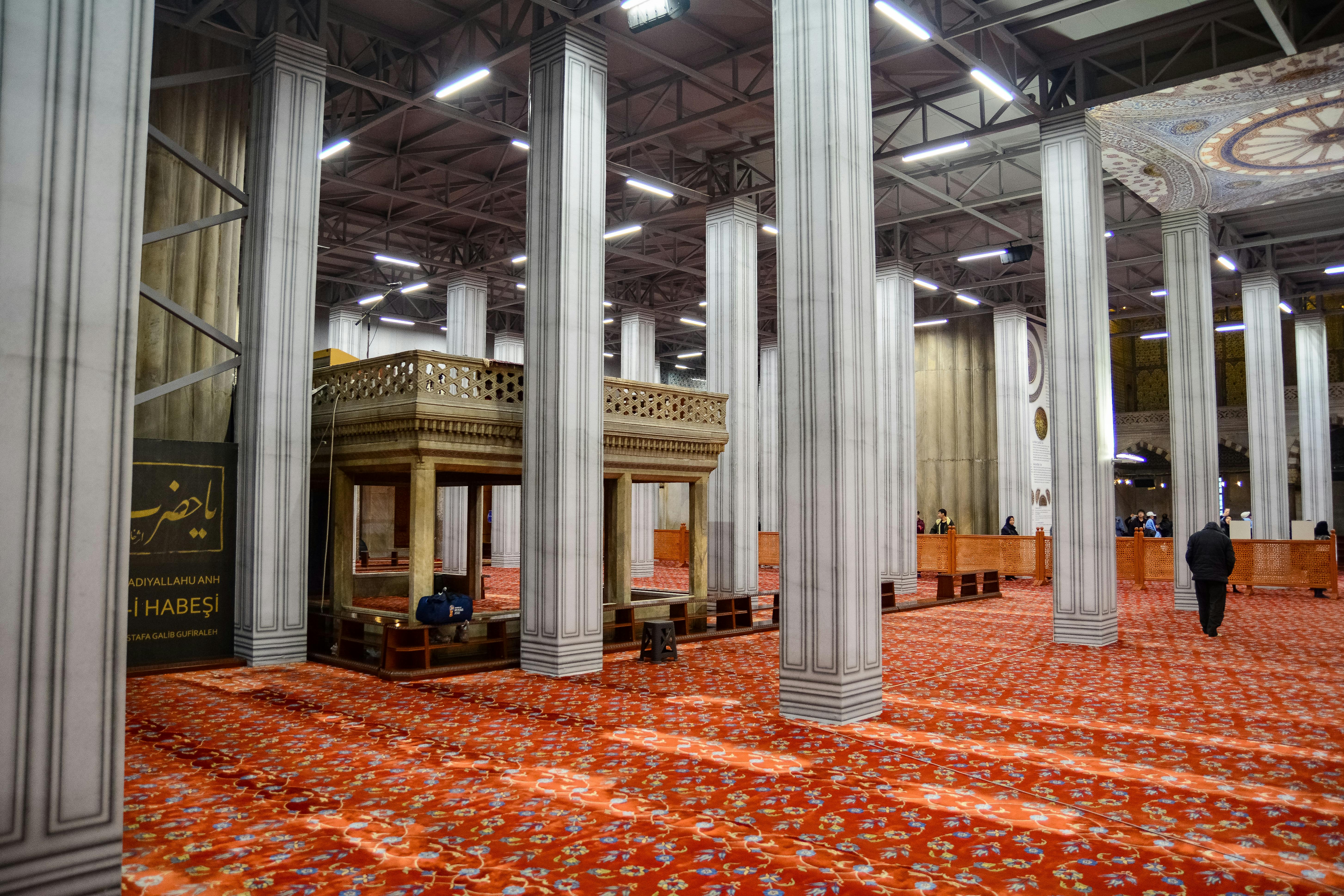 Interior of Mosque · Free Stock Photo