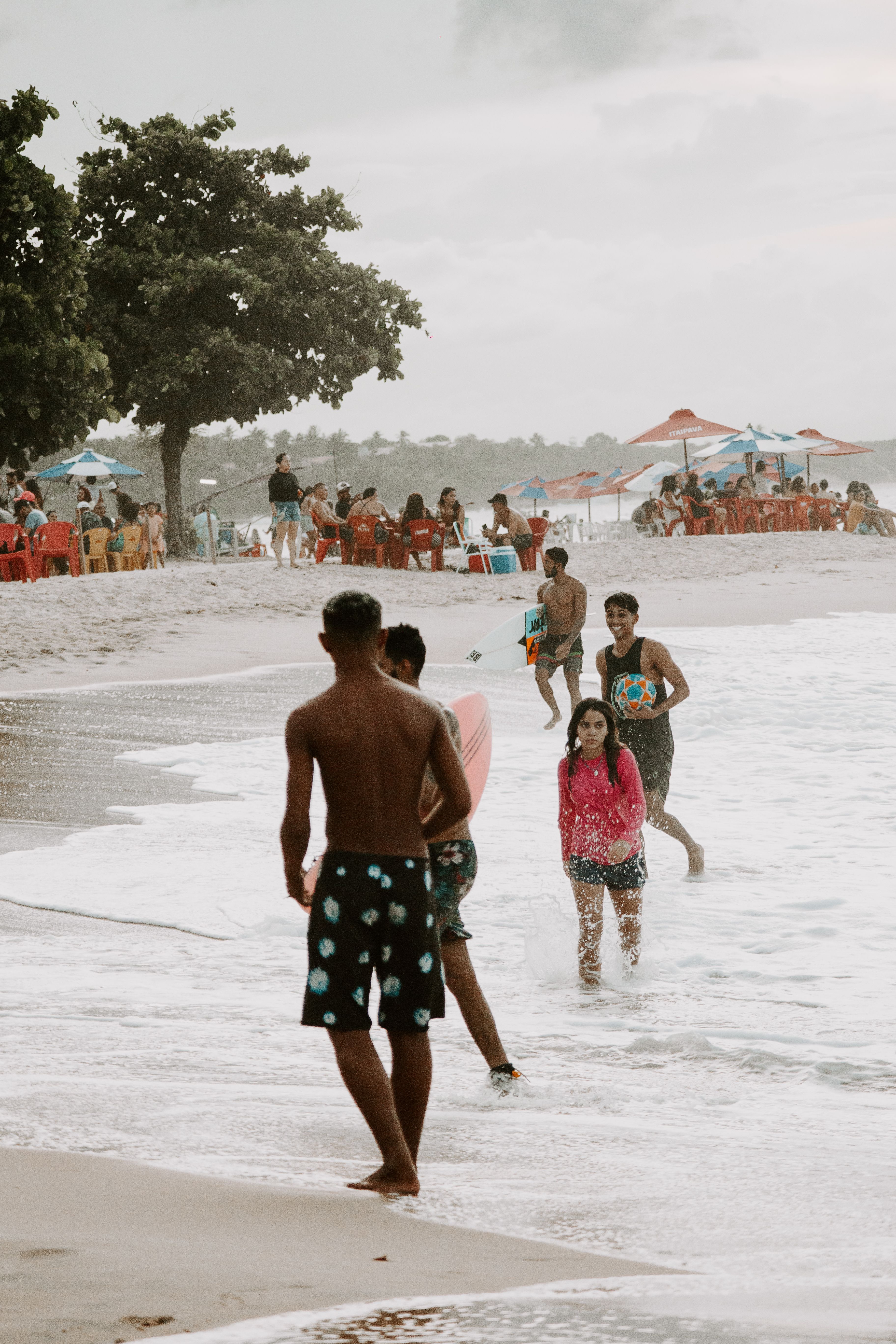 People at the Beach · Free Stock Photo