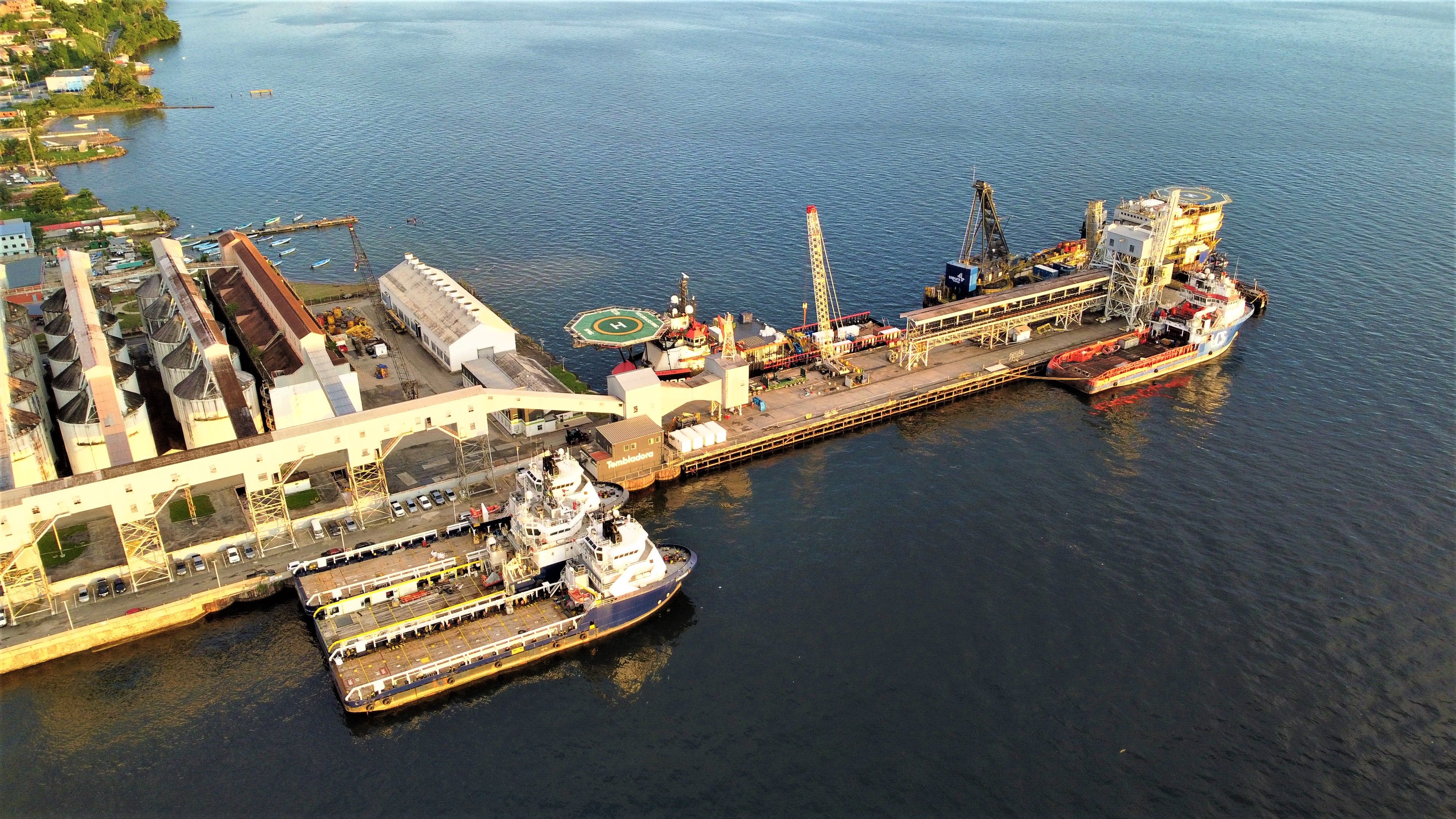 Cargo Ships Photos, Download The BEST Free Cargo Ships Stock Photos ...