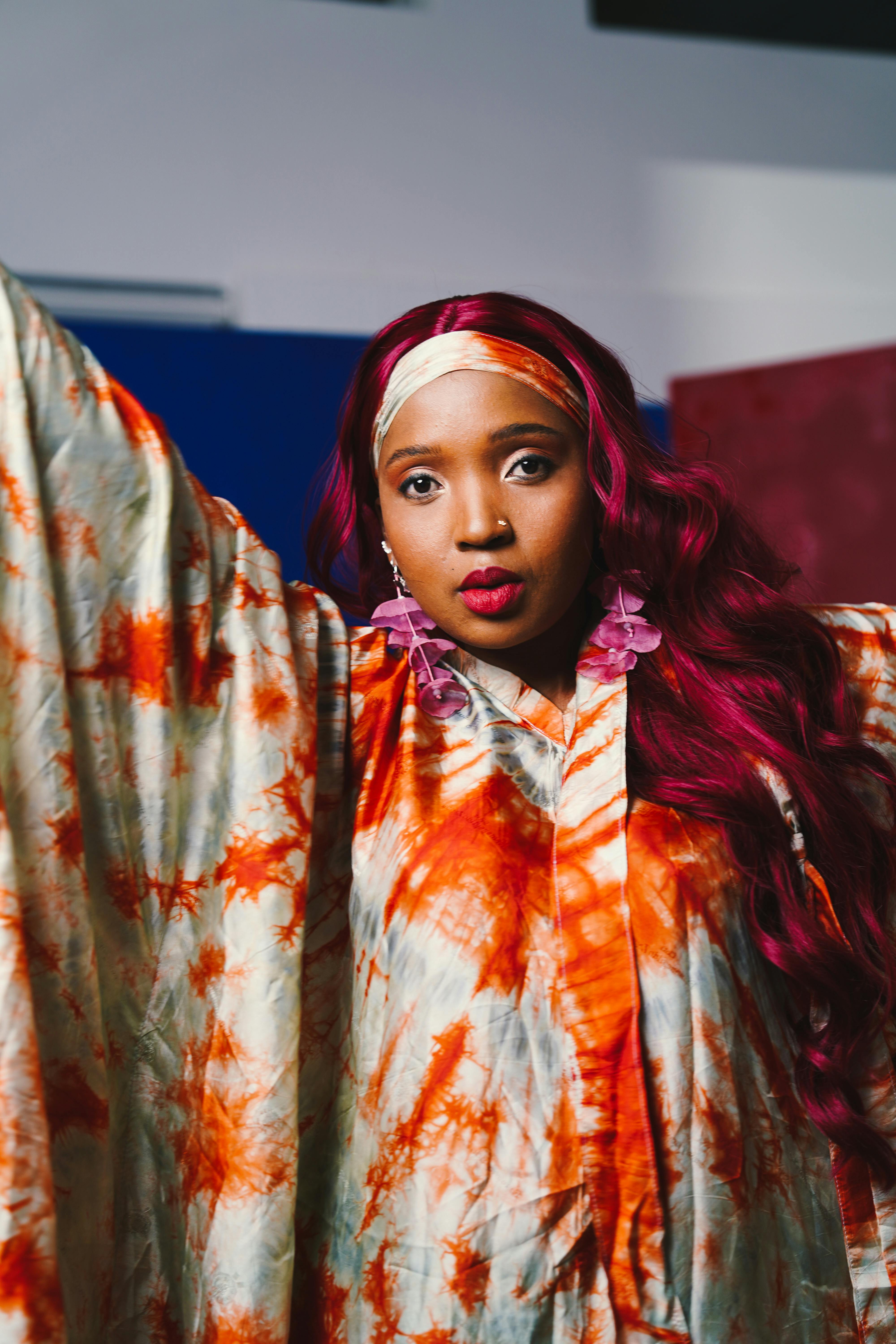 women 19 Photos & Videos Collected by Isis Martin