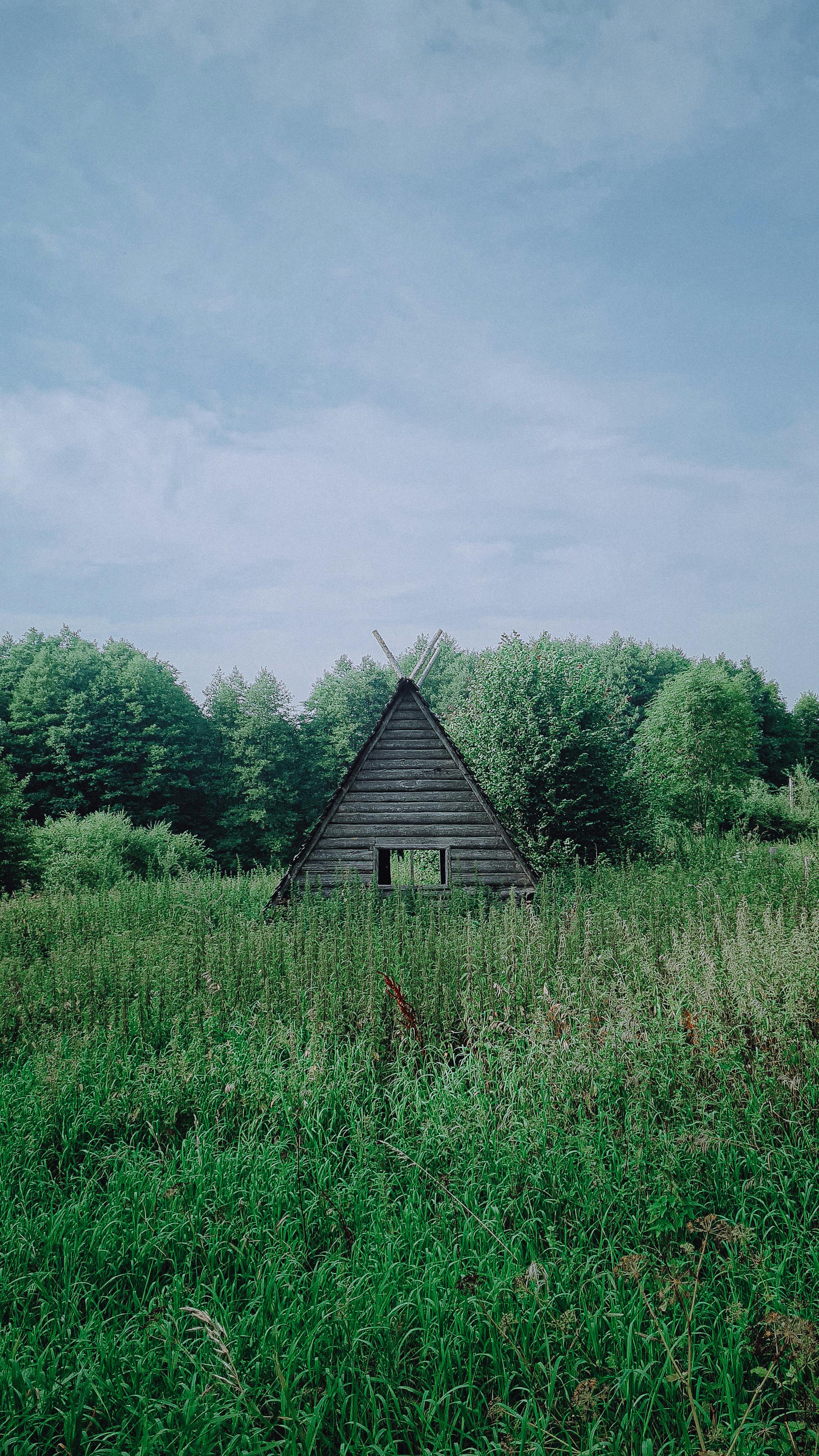 House At Green Field · Free Stock Photo