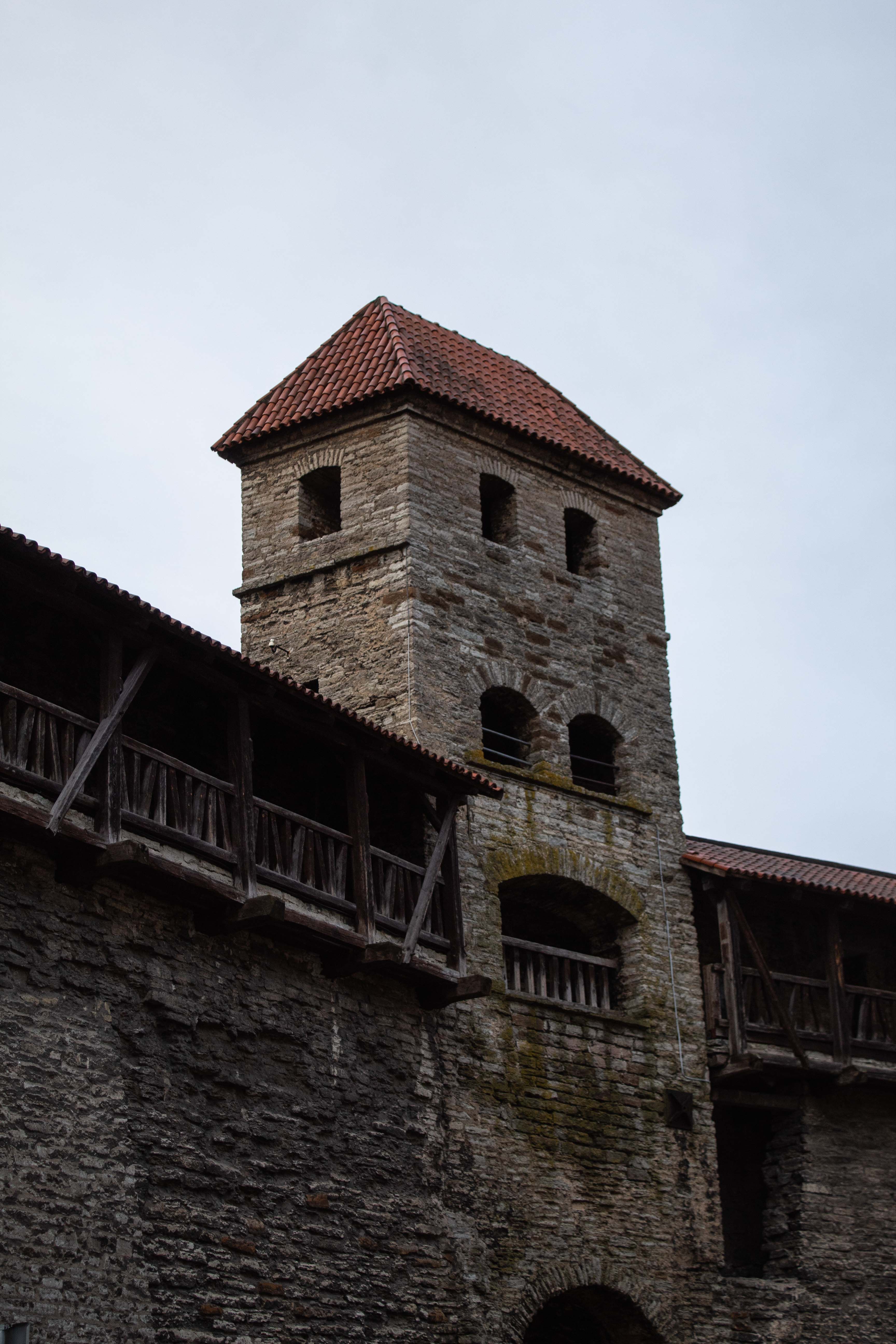Castle Wall on Hills · Free Stock Photo