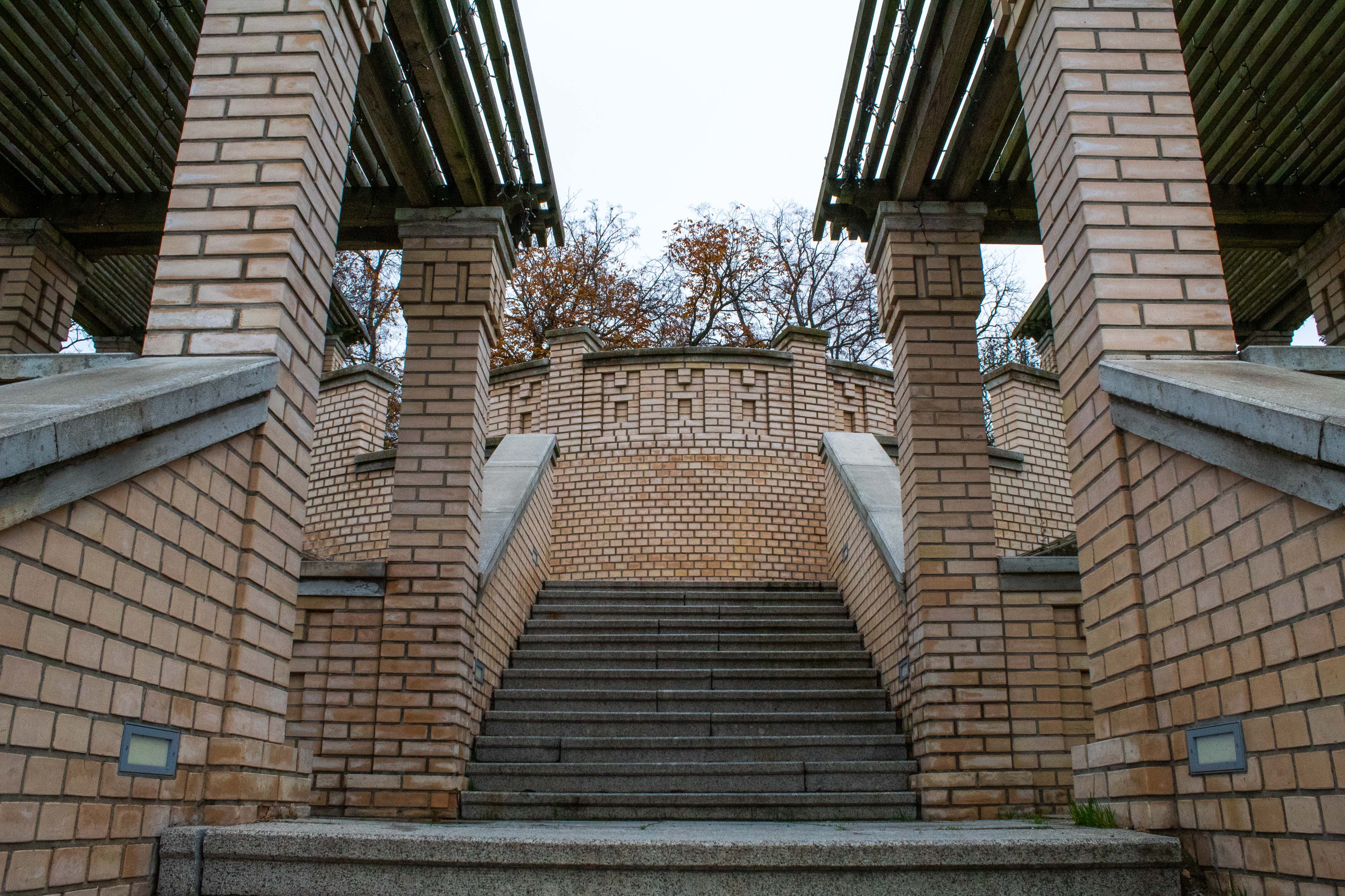 Brick Entry Stairs: 6 Stunning Ideas to Transform 2025