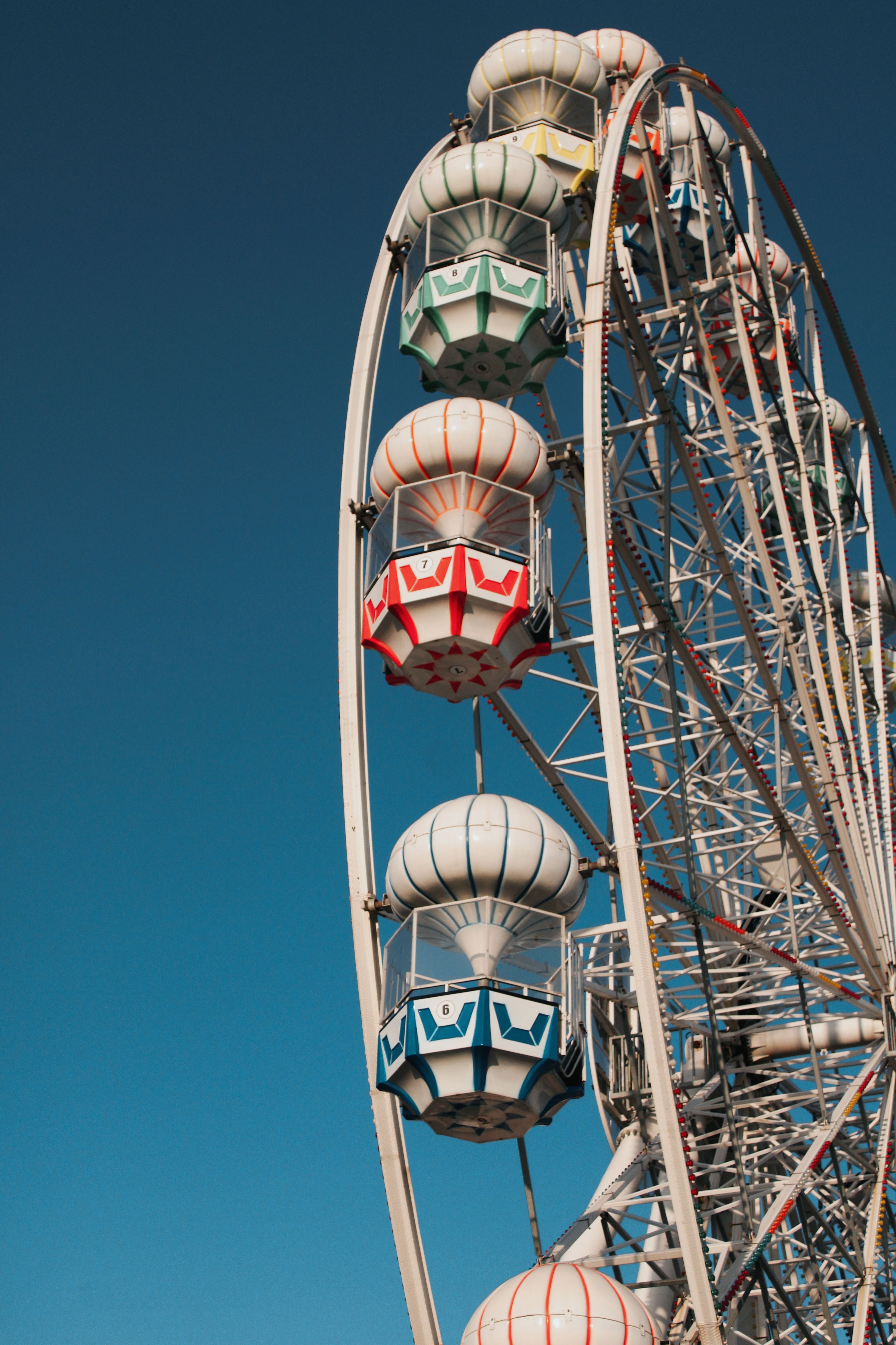 Close-Up Shot of a Ferris Wheel · Free Stock Photo