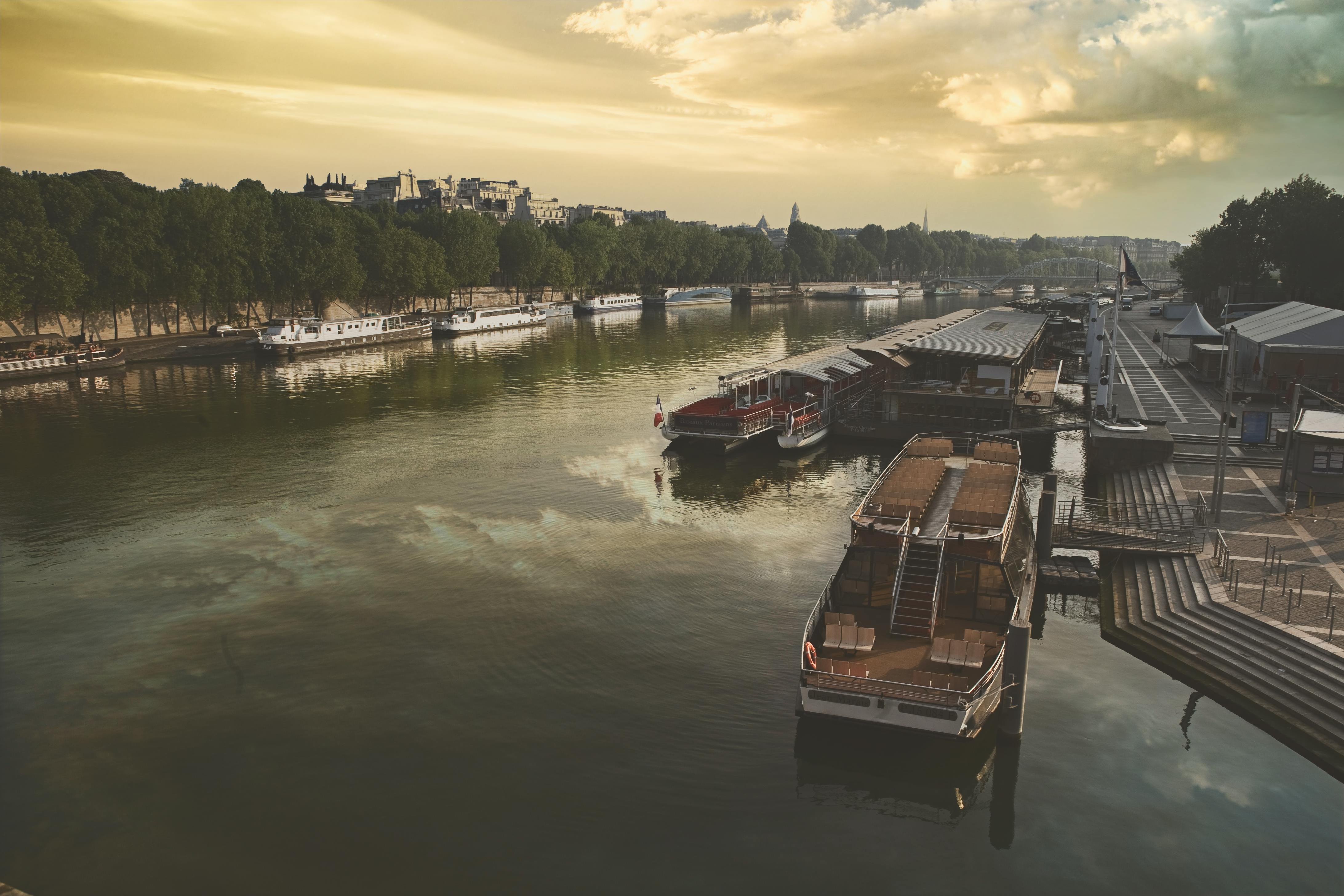 Paris Boat Photos, Download Free Paris Boat Stock Photos & HD Images
