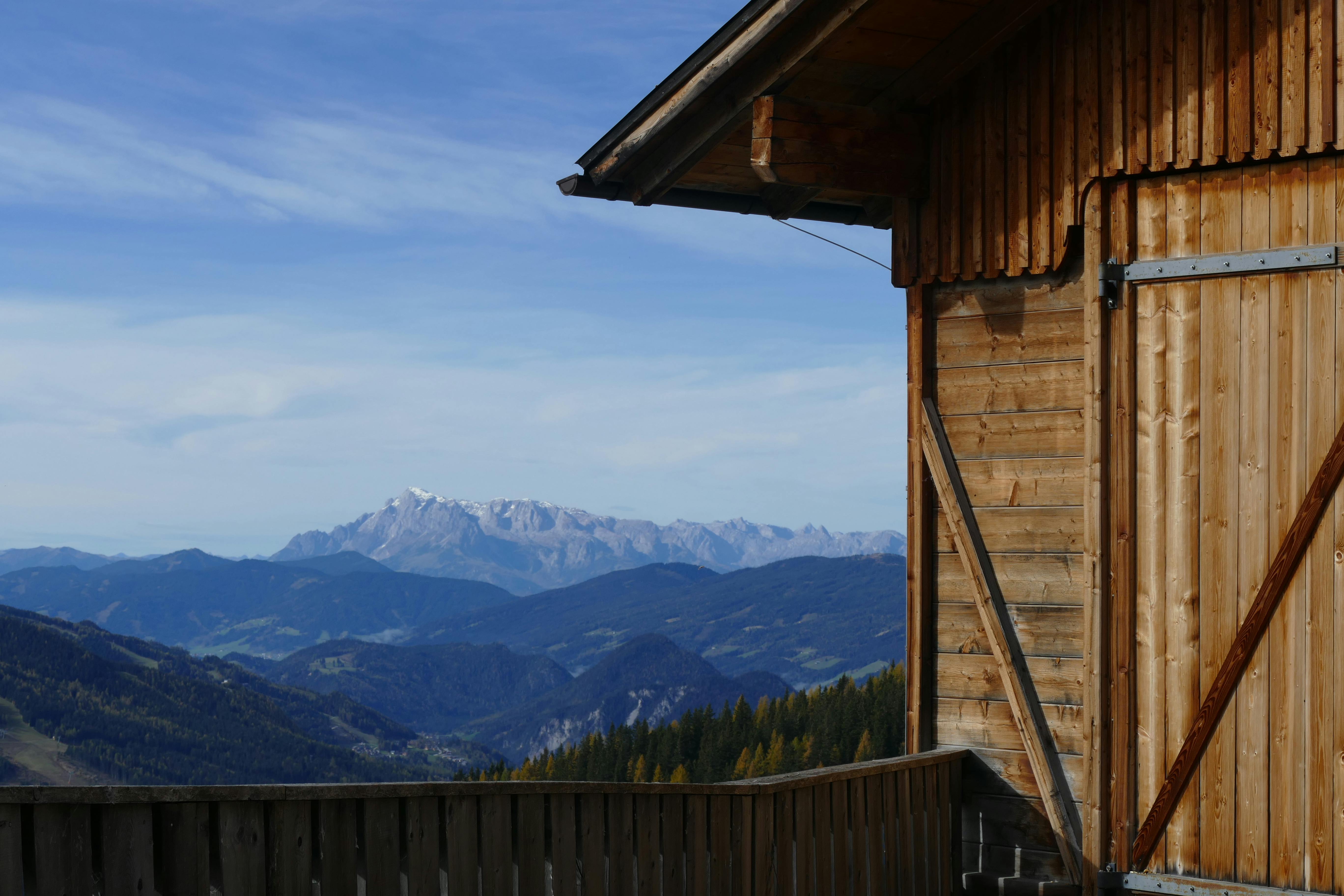 Wooden House on Mountain · Free Stock Photo