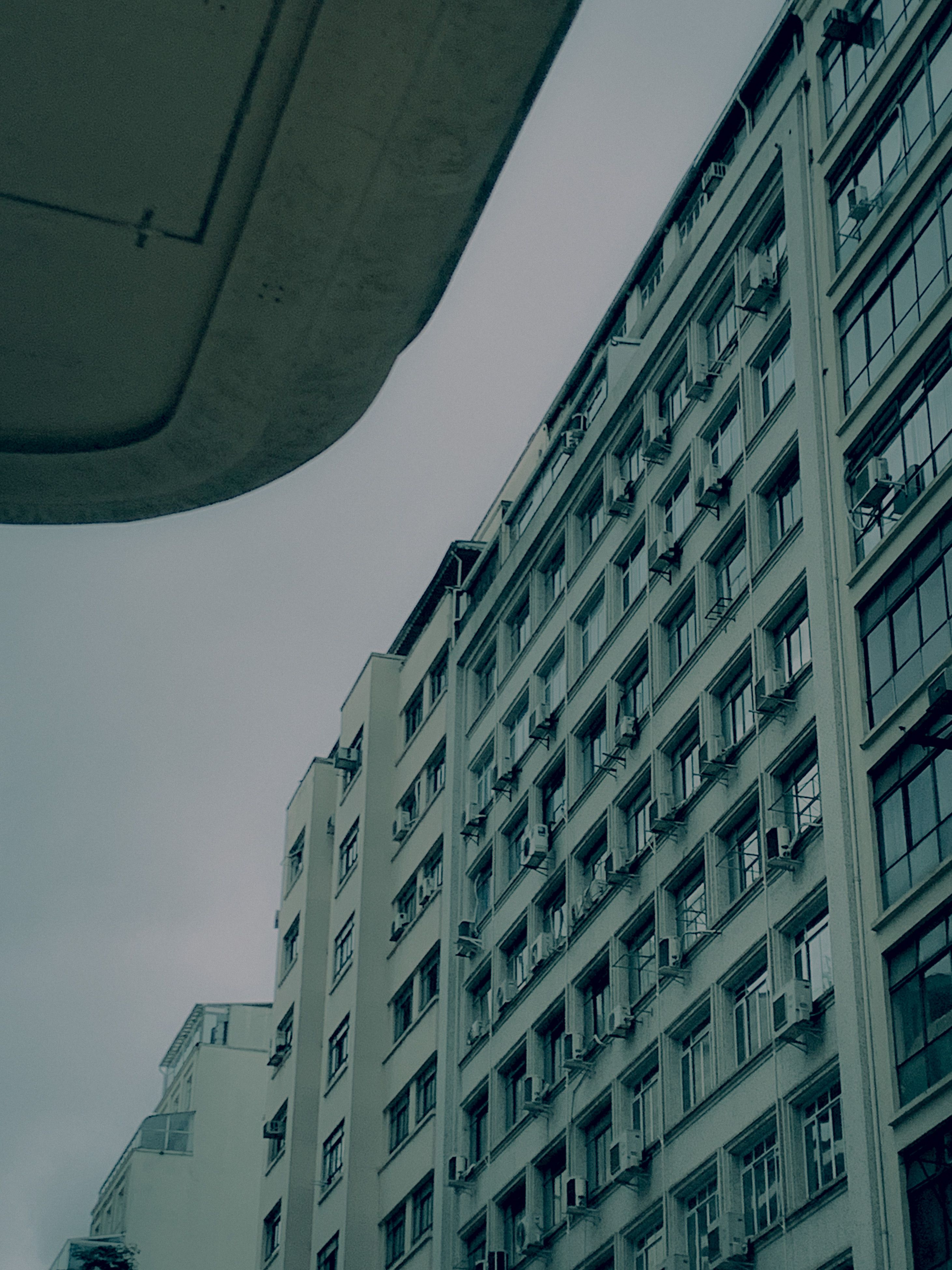 Overcast over Building in City · Free Stock Photo