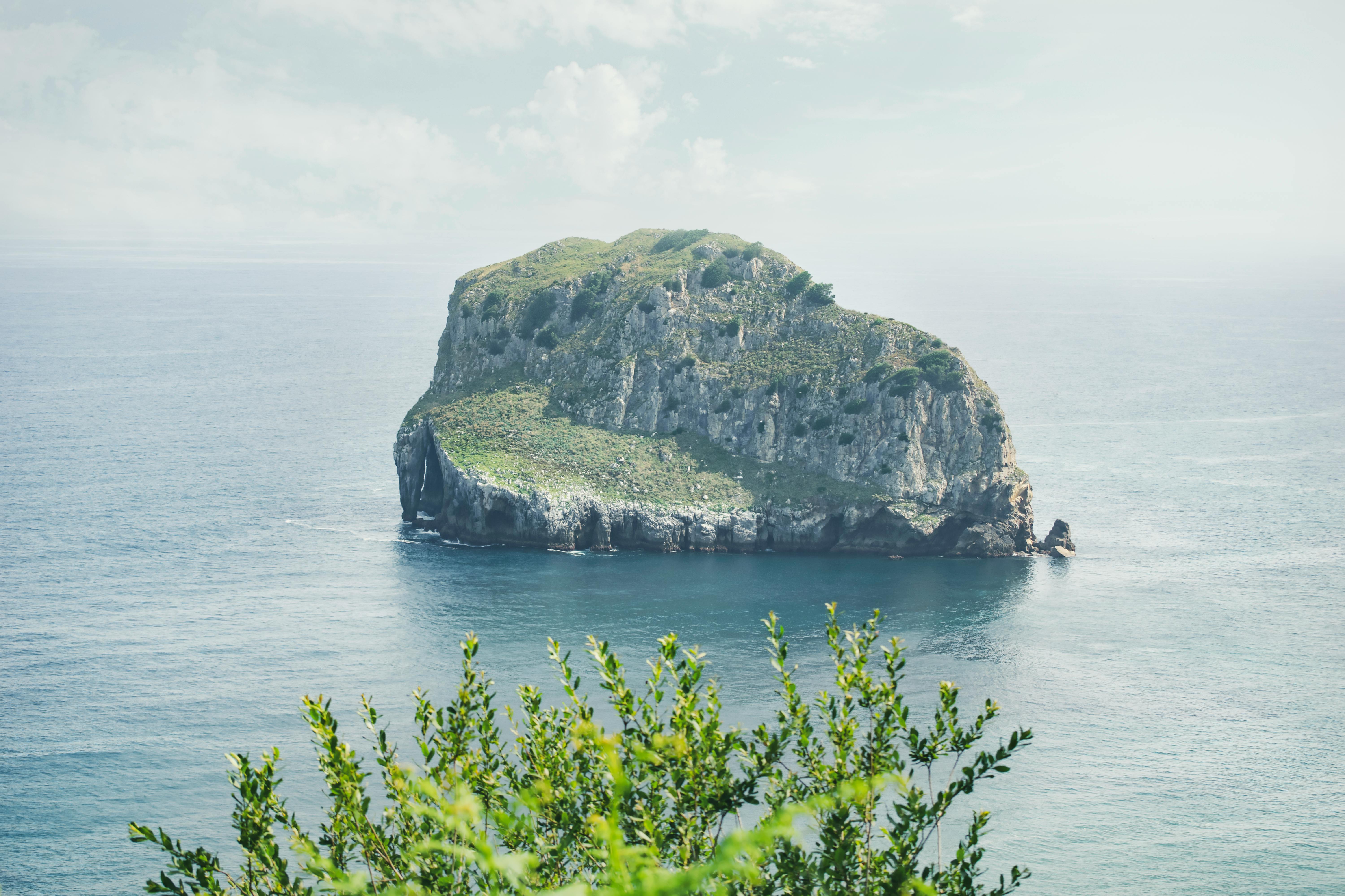 Rock in Blue Water · Free Stock Photo