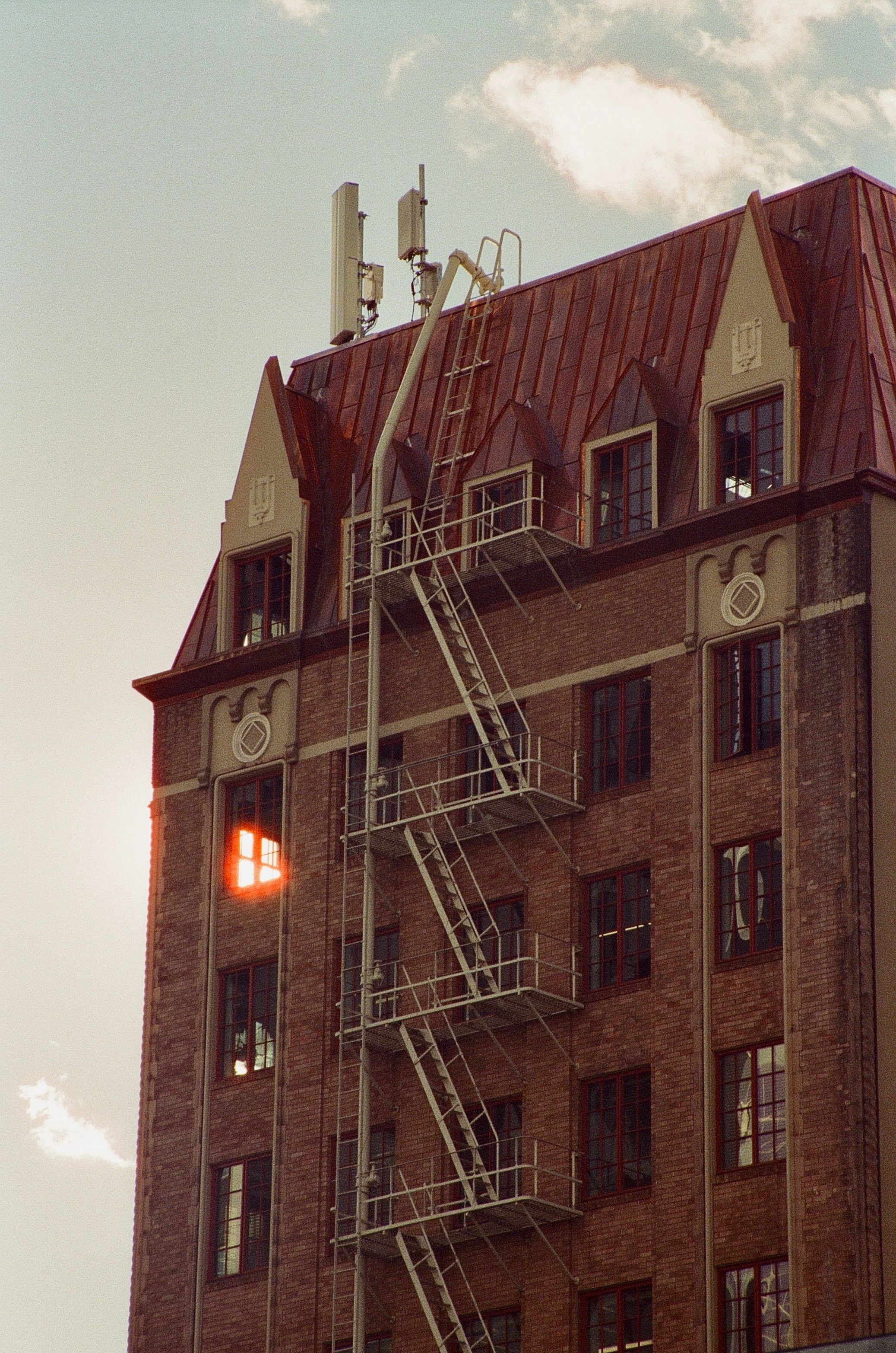 Building with Balconies and Ladders · Free Stock Photo